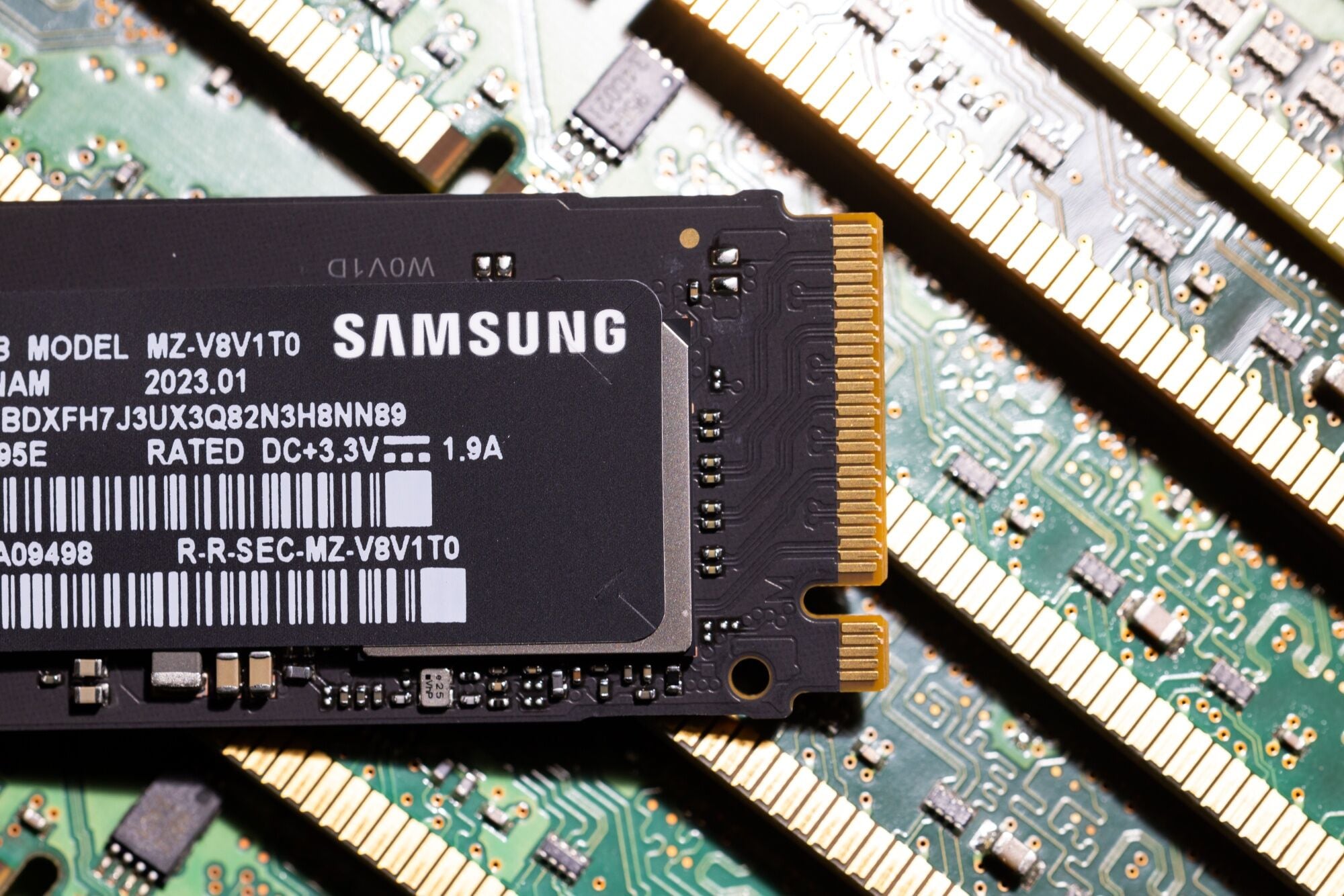 Samsung’s Profit Falls Again On Uneven Chip Demand Recovery
