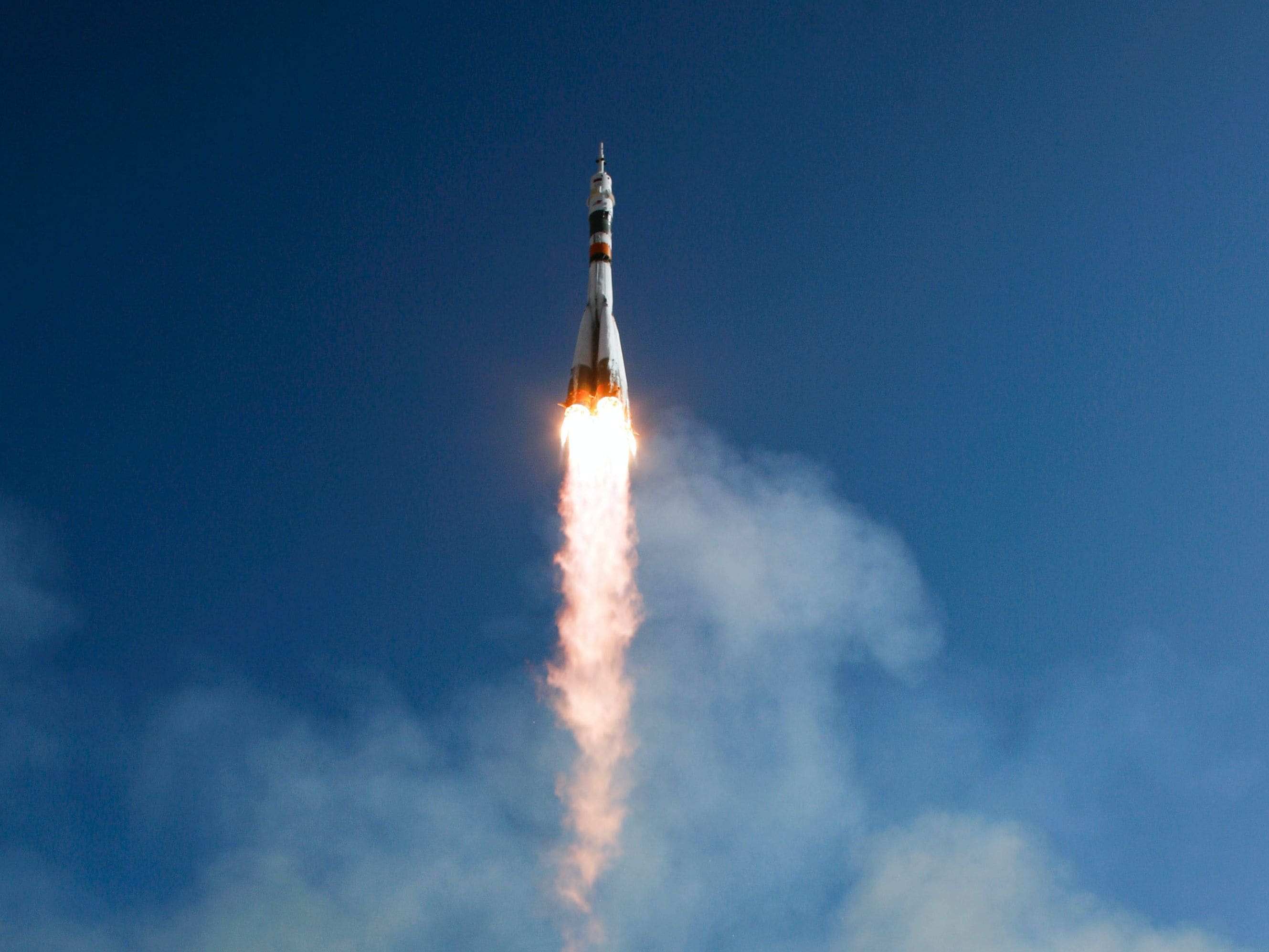 Pakistan's Army Conducts Successful Training Launch Of Fatah-II Rocket ...