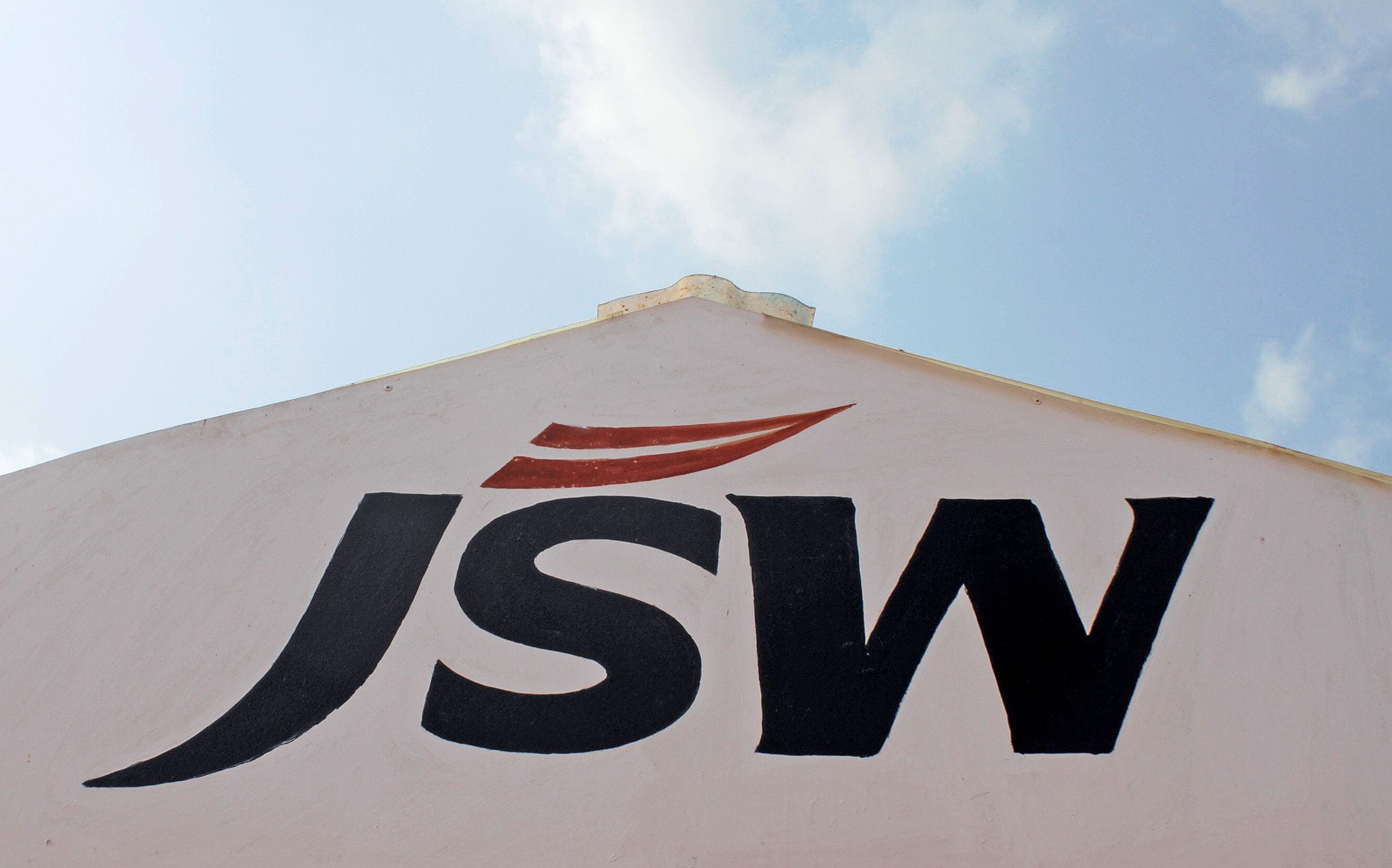 India Steel Tycoon Plans $336 Million Share Sale of Port Unit