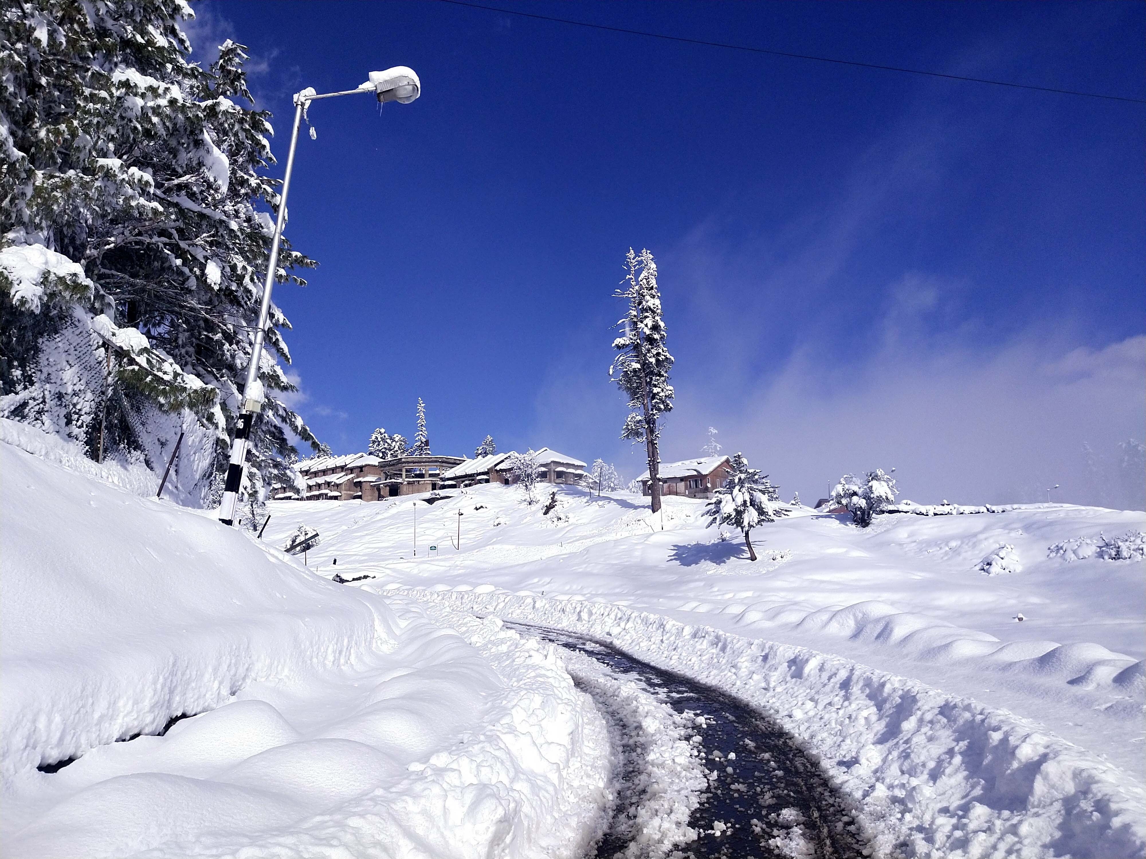 Gulmarg Avalanche: One Foreigner Dead, Another Missing