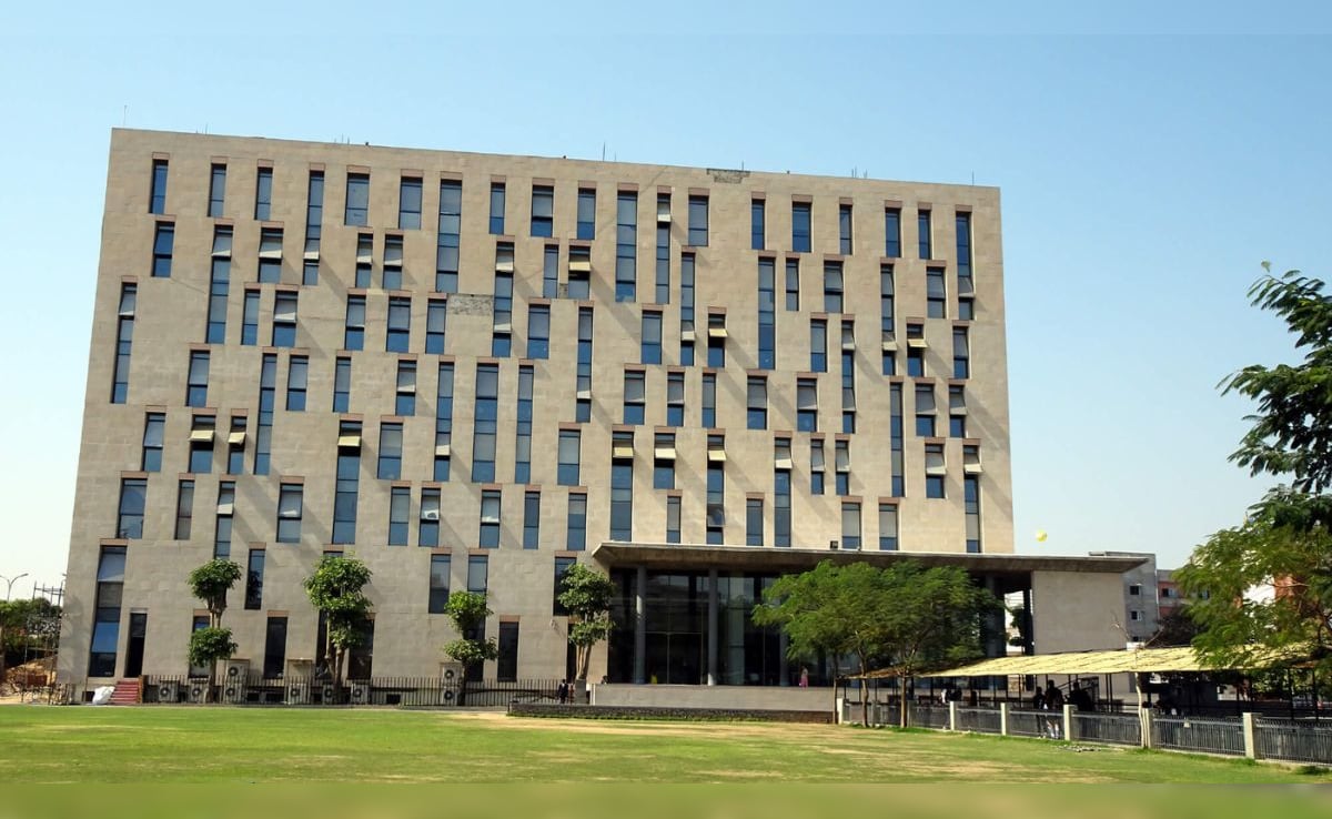 जयपुर के नीरजा मोदी स्कूल पर चली CBSE की चाबुक, अब बोर्ड परीक्षाओं का ...