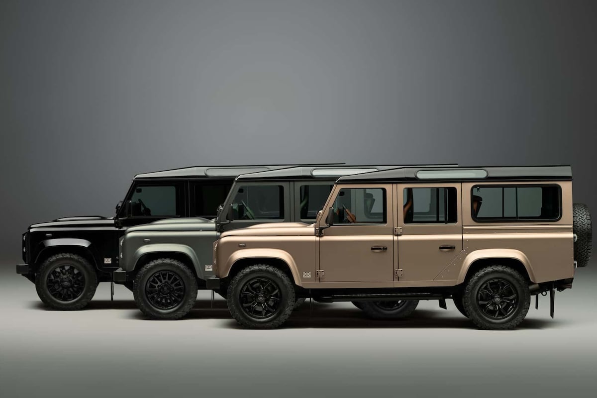 Land Rover Spends 300 Hours To Paint Classic Defender V8 In Octa ...