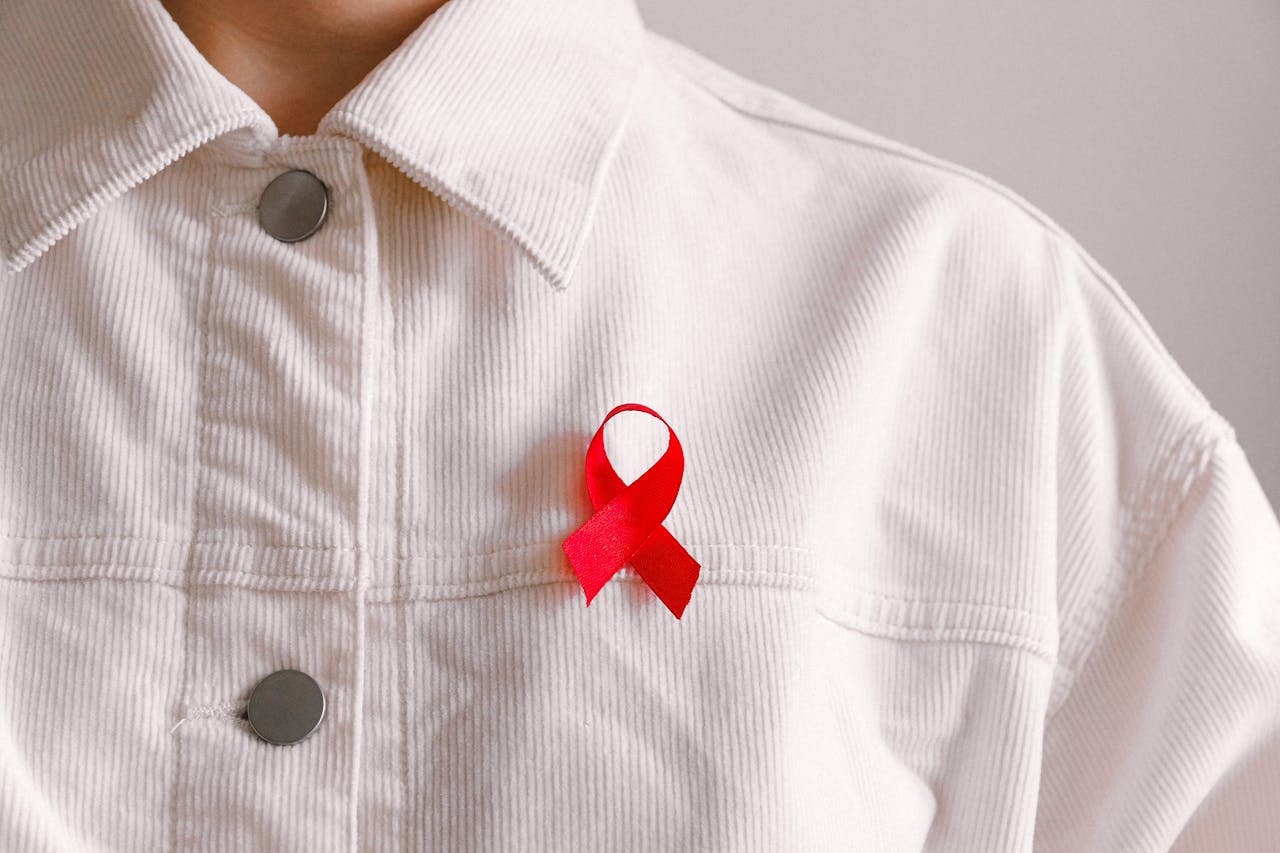 World AIDS Day 2025: Early Warning Signs Of HIV Infection You Shouldn't ...