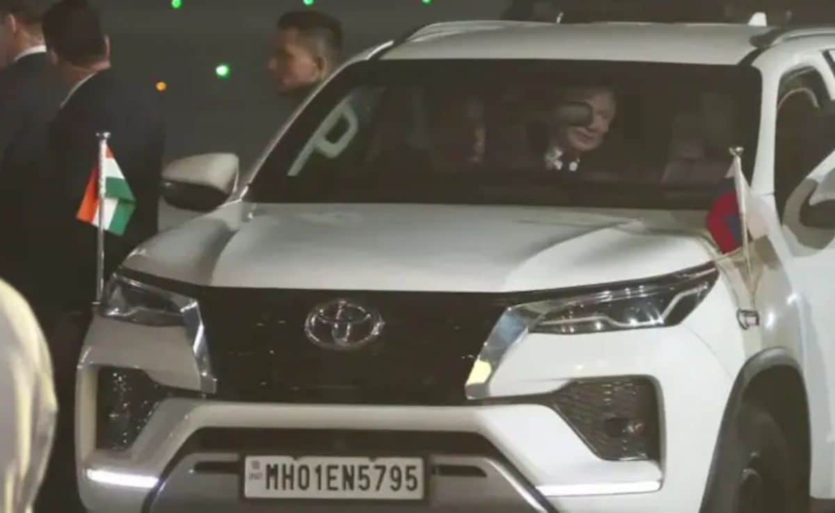 pm Narendra modi with president Vladimir Putin drive in Toyota Fortuner ...