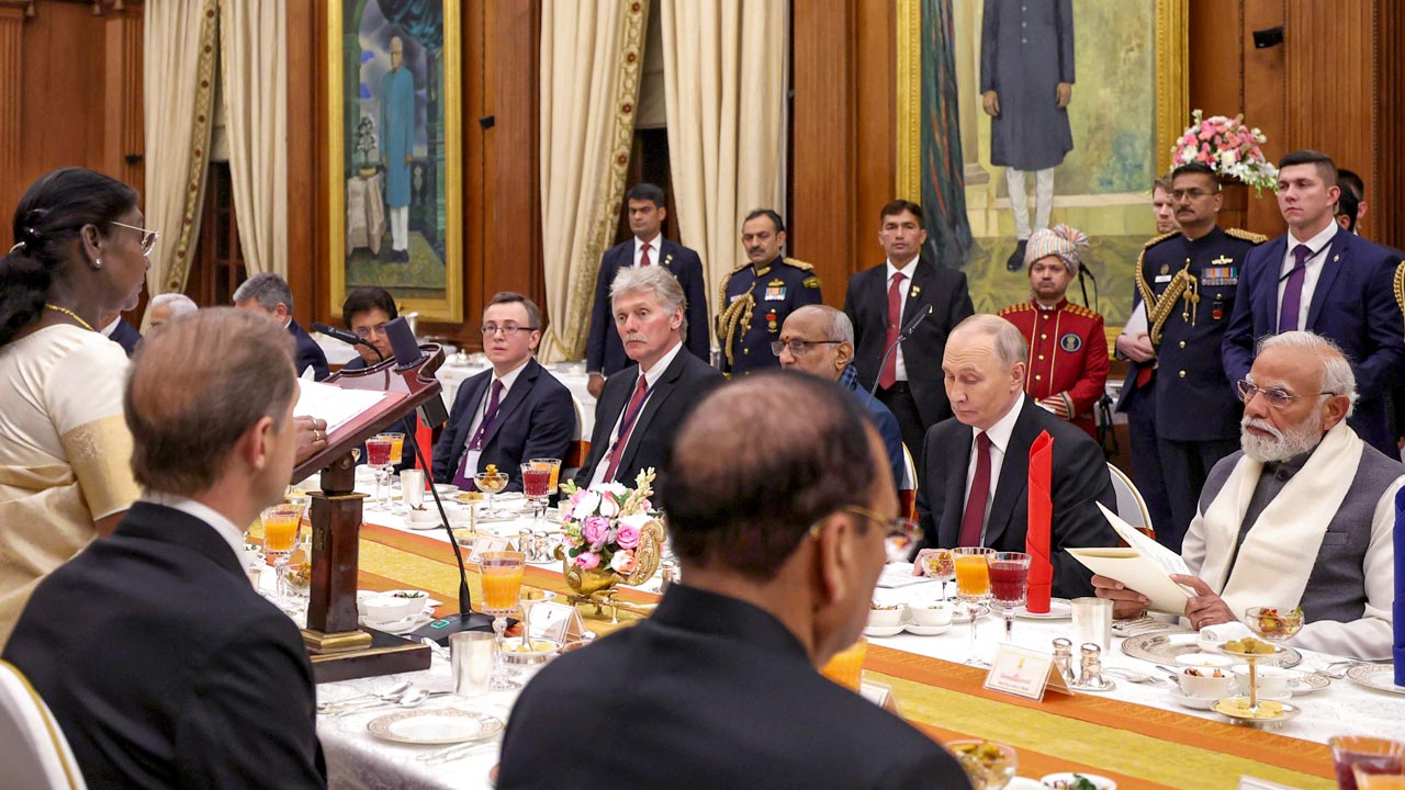 Opposition Criticises President Murmu Over Exclusion Of LoPs From Putin ...