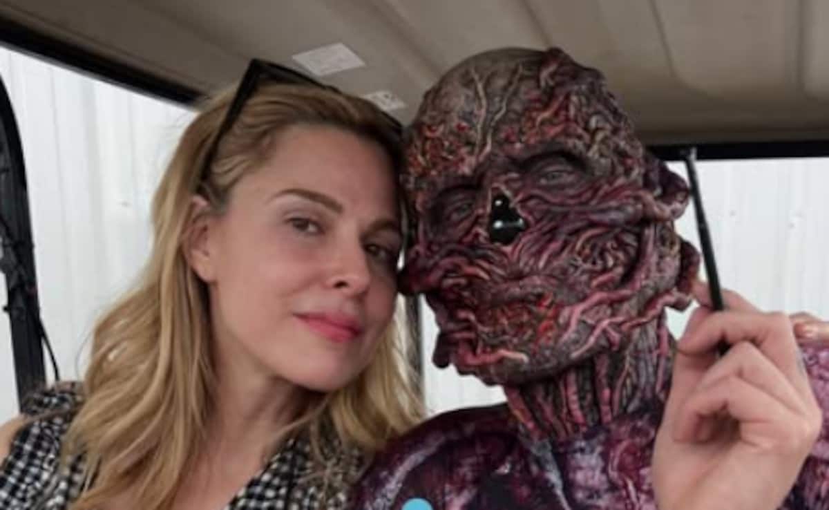 Stranger Things Actress Cara Buono Rolls Into The New Year With Bestie ...