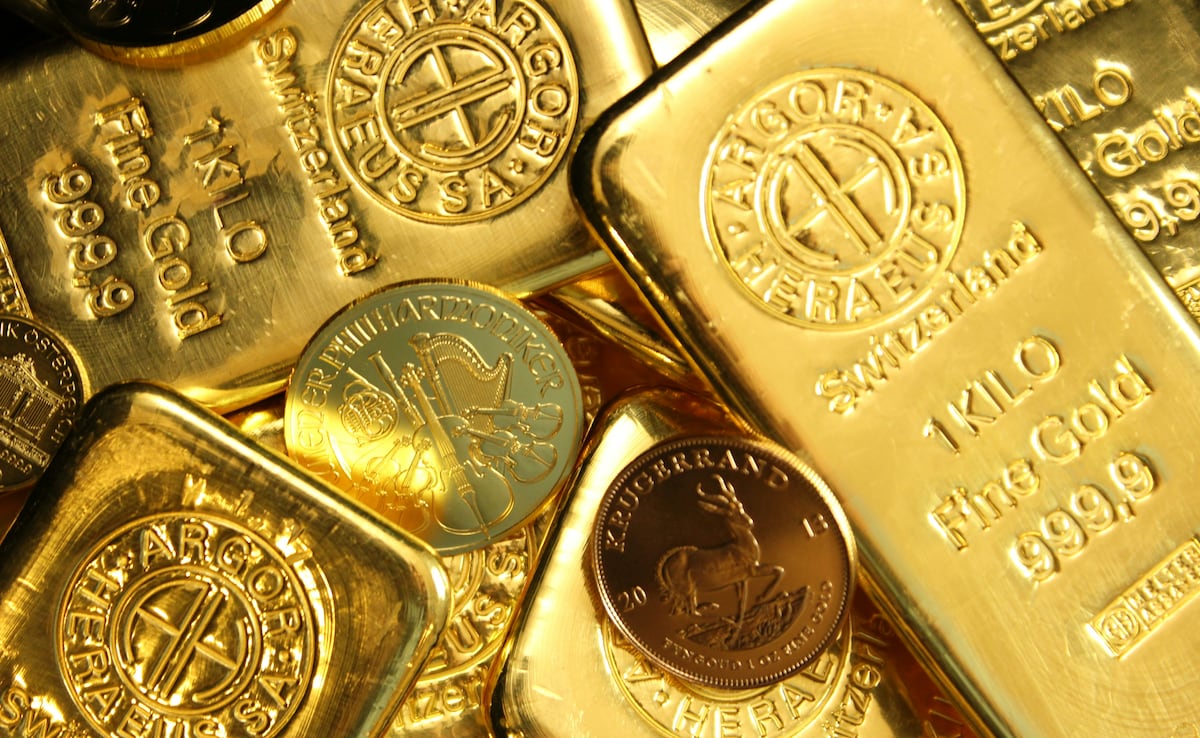 Gold Prices Hit Rs 1.6 Lakh For The First Time Ever: Reasons Behind ...