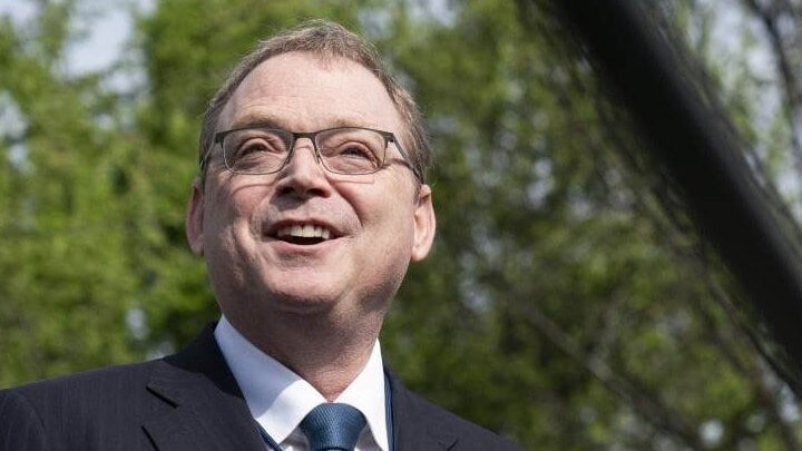 Hassett Says Fed Should Cut Rates, Predicts 25 Basis Points