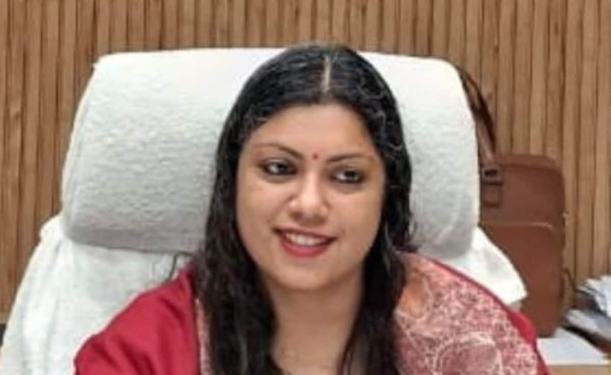 किस बैच की IAS अधिकारी हैं नोएडा की डीएम मेधा रूपम? UPSC में आई थी ये ...