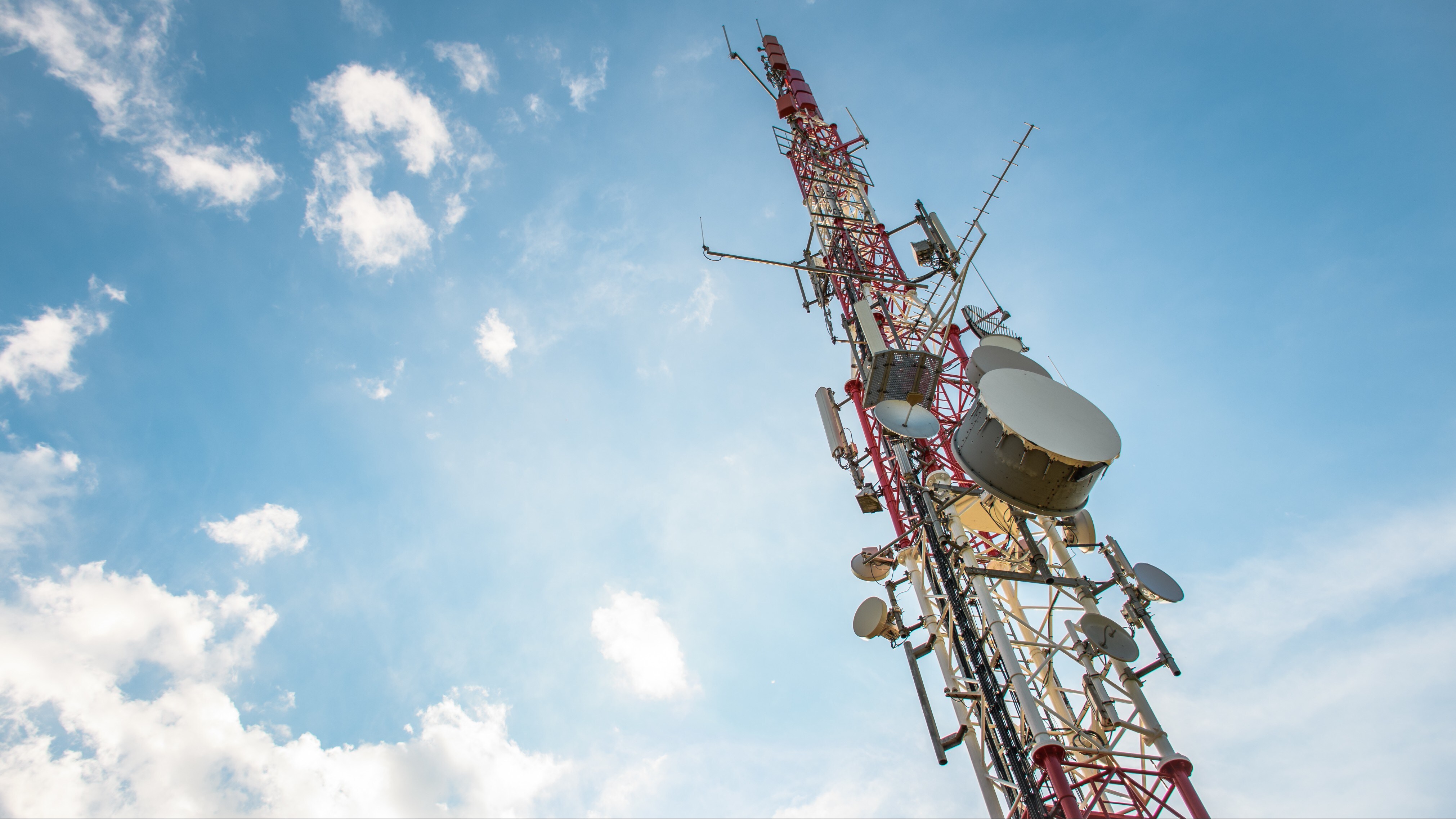 Jio Adds Highest Wireless Subscribers In July, Vodafone Idea Market ...