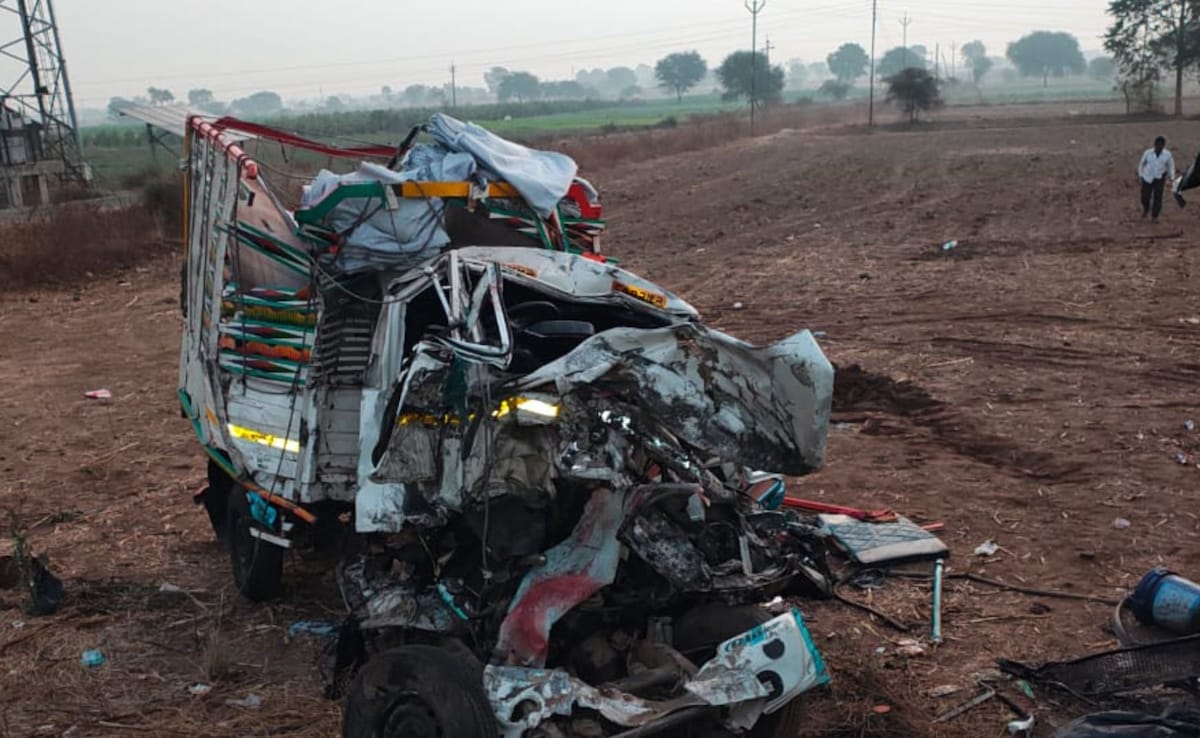 Nashik News: pickup Travels Accident On Malegaon- Manmad Road 4 Death ...