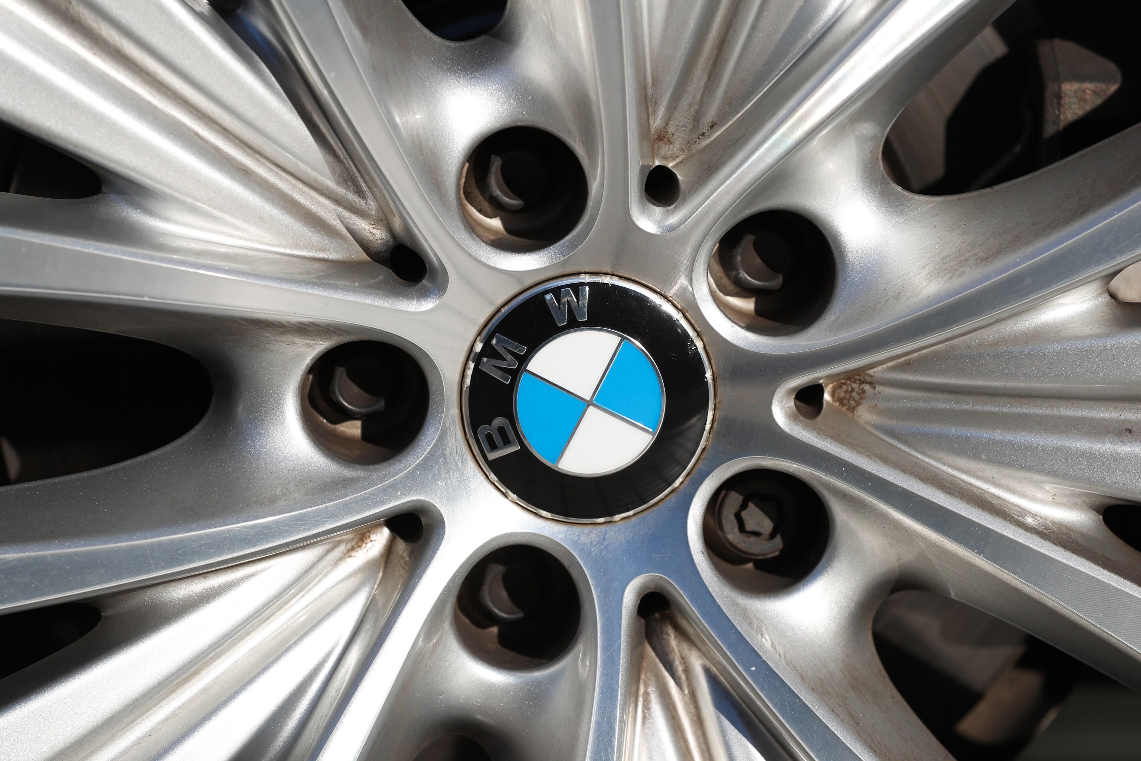 BMW Recalls Over 3.3 Lakh Cars After Finding Engine Fire Risk