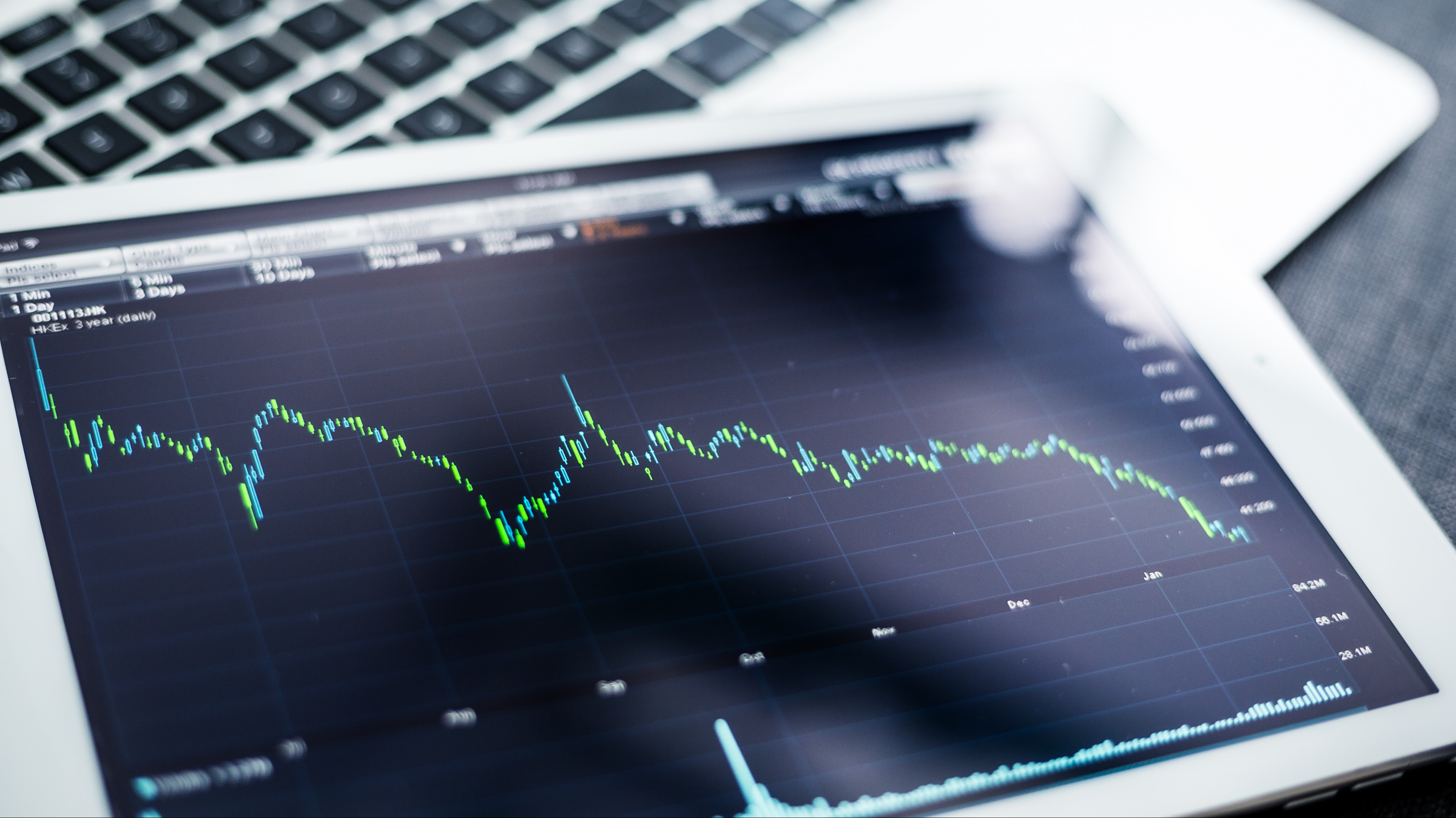 Nifty Forms Bearish Engulfing Near Swing High — Can 20-DMA Support Hold?