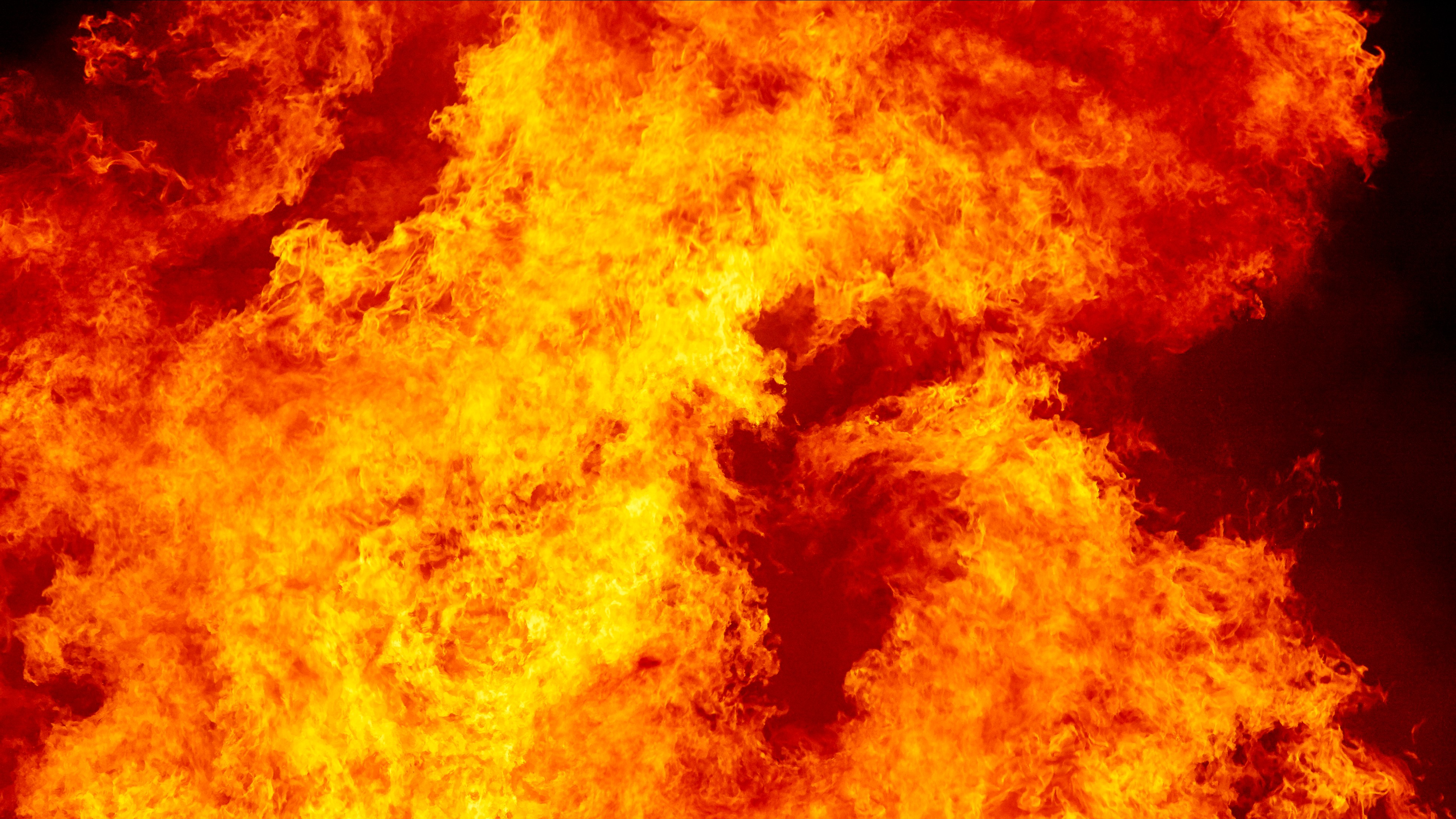 Fire Breaks Out At Vishal Mega Mart In Karol Bagh, One Person Suspected ...