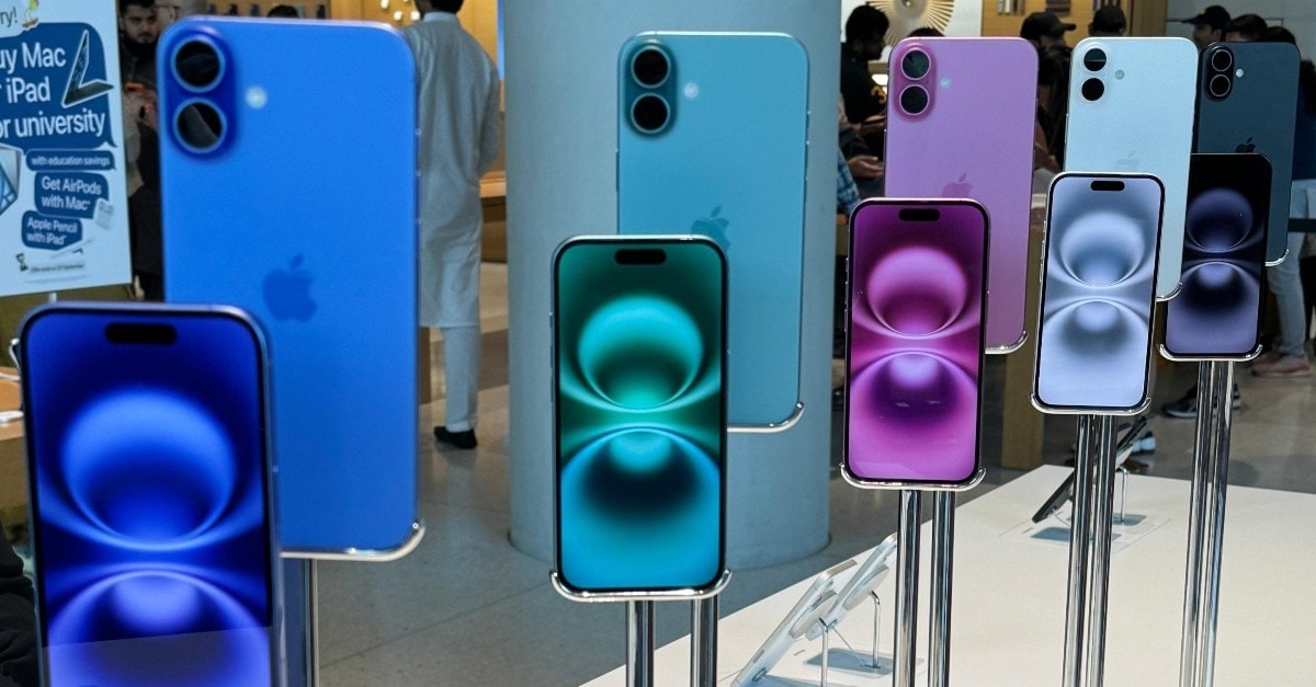 Ahead Of iPhone 17 Launch, Foxconn Pulls Out Over 300 Chinese Engineers ...