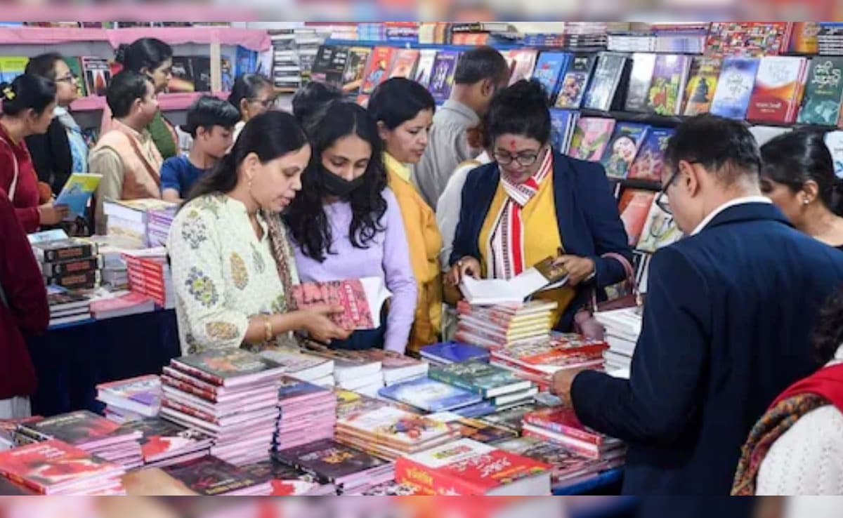 World Book Fair In Delhi: प्रगति मैदान में सजा सस्ती किताबों का खजाना ...