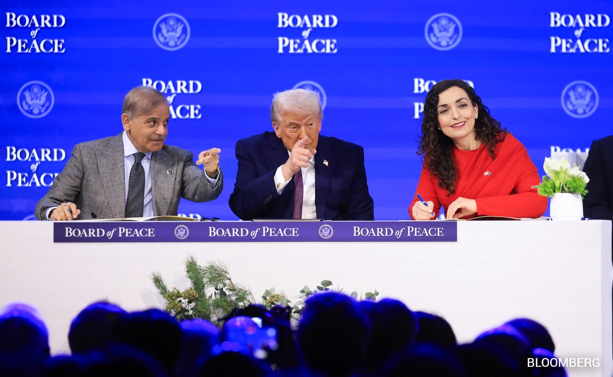 Only Trump Superfans Come For 'Board Of Peace' Signing