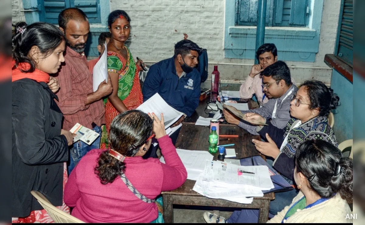 Trinamool Congress Moves Supreme Court Against Election Commission Over ...