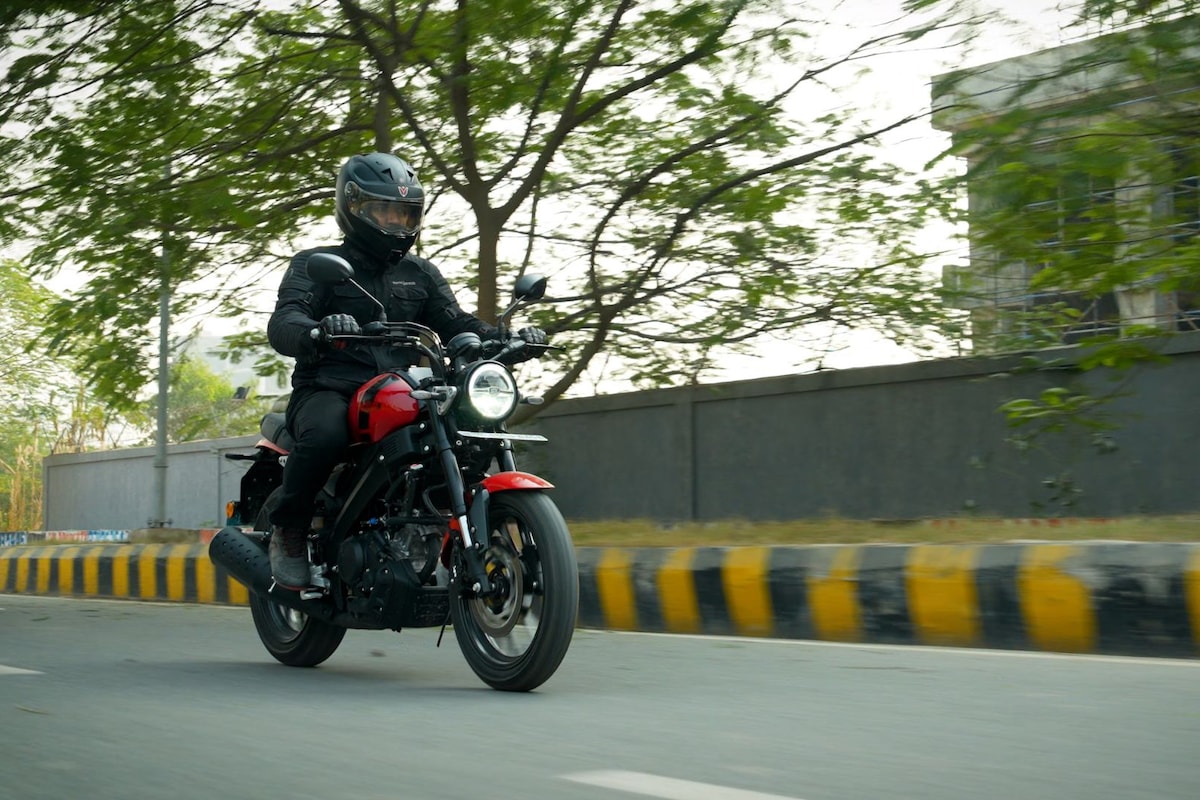 Yamaha XSR 155 Review: Power, Performance, Comfort, Mileage, Looks ...