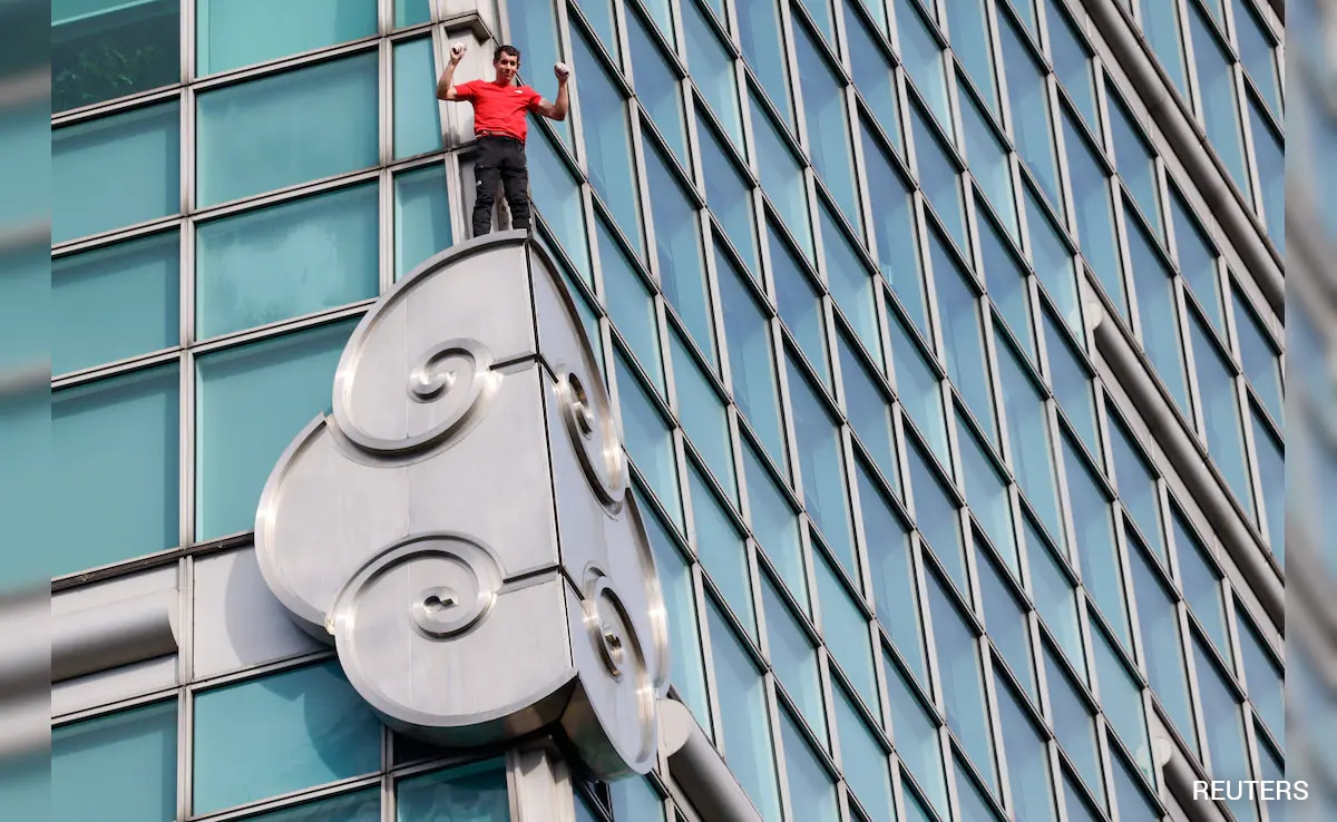 US Climber Alex Honnold Scales Taiwan Tallest Building Taipei 101 ...