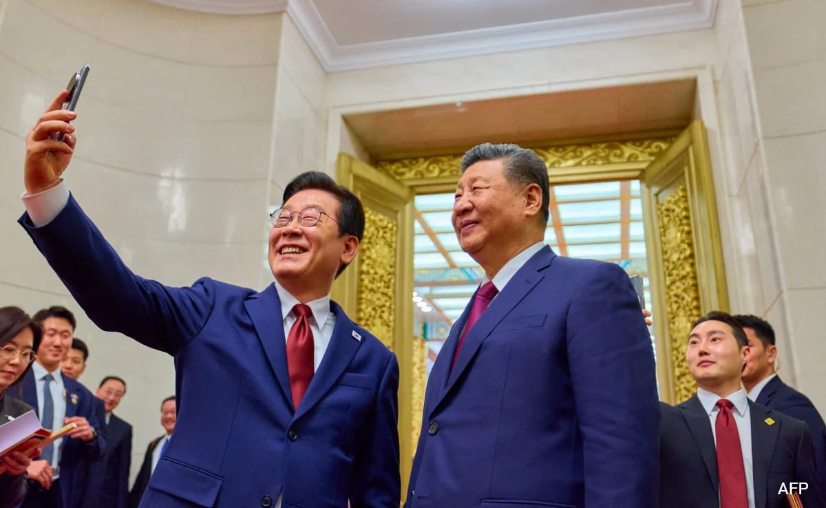 South Korea's Lee Takes Selfie With Xi Jinping Using Chinese Phone He ...