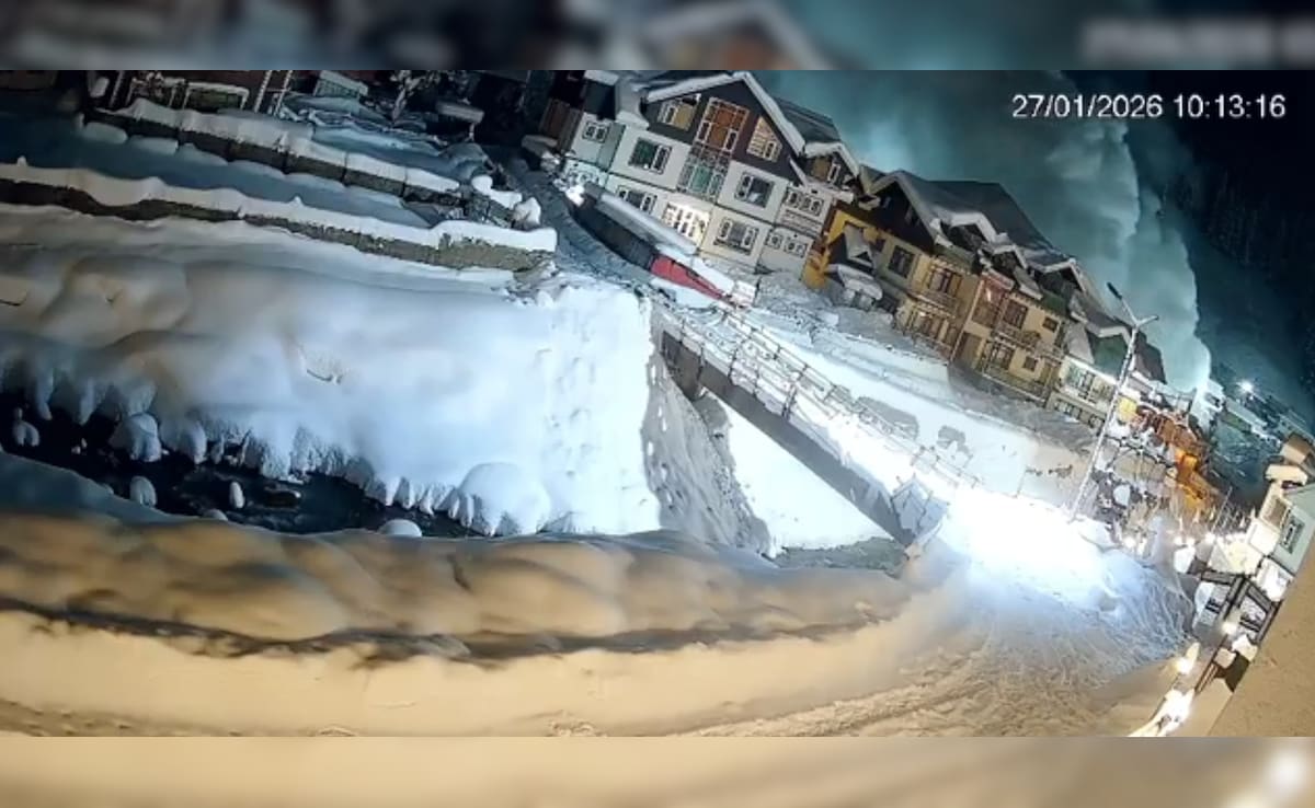 On Camera, Sonamarg Avalanche Engulfs Buildings, No Casualties Reported ...