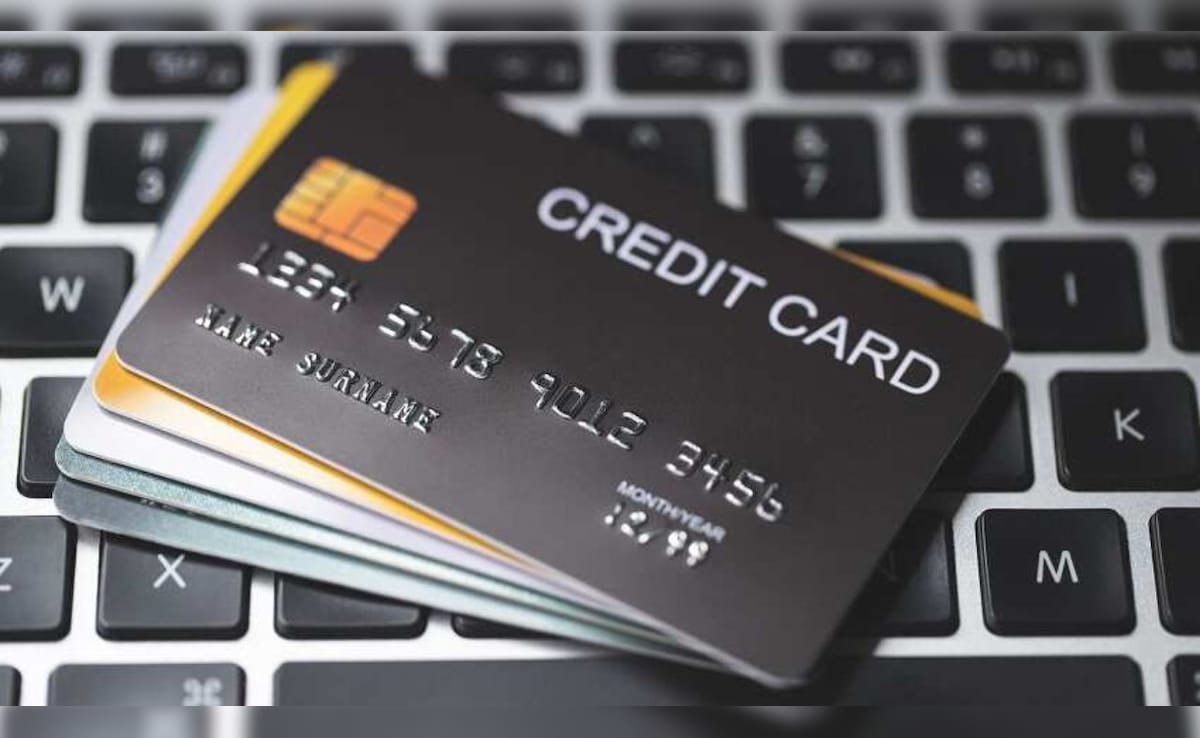Credit Card: पहला क्रेडिट कार्ड लेने जा रहे हैं? ये 9 बातें जान लीं, तो ...