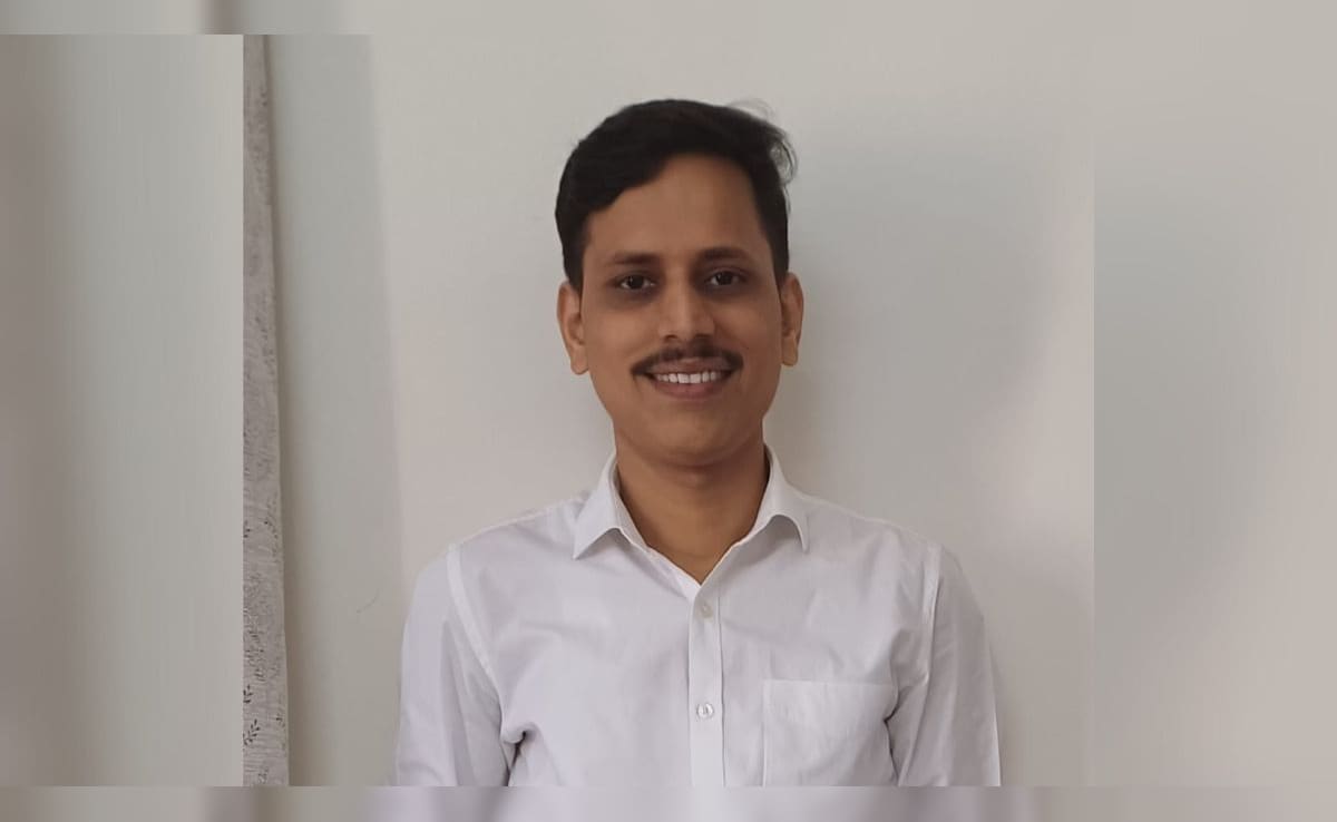 मामूली कहासुनी पर मुंबई लोकल में प्रोफेसर की चाकू से गोदकर हत्या ...