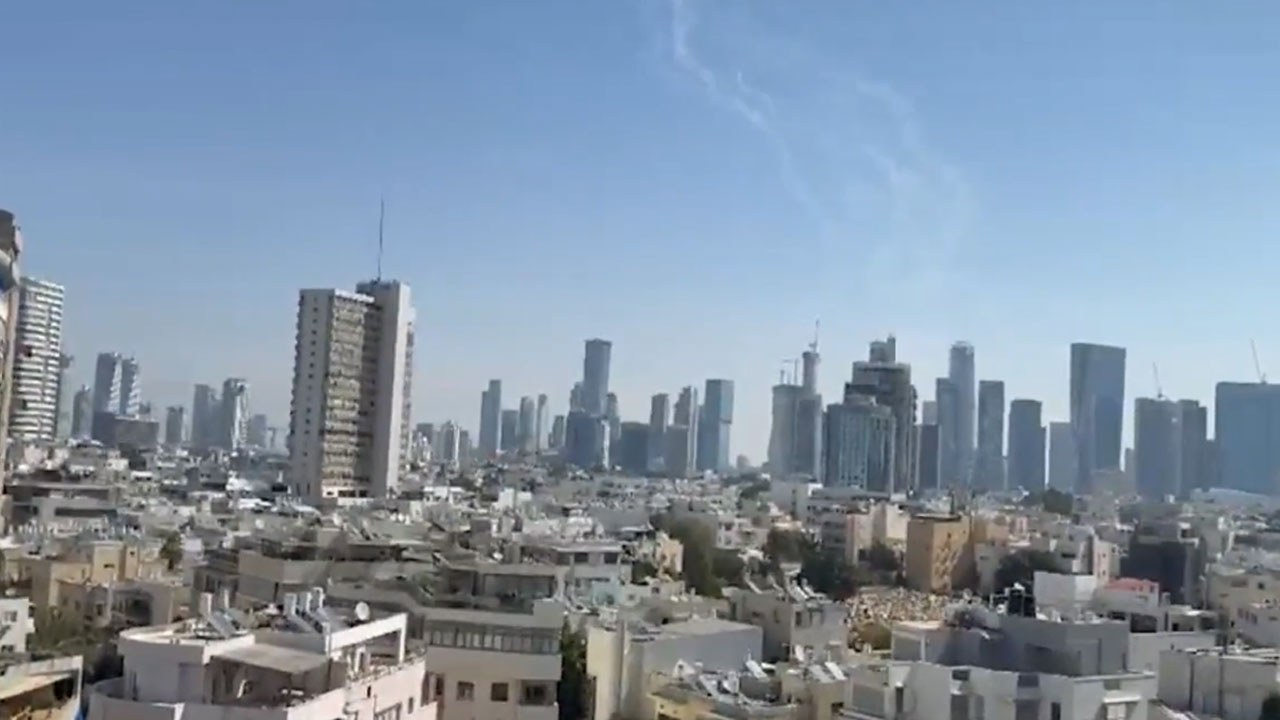 Fresh Iranian Missile Barrage Targets Israel's Iron Dome, Explosions ...