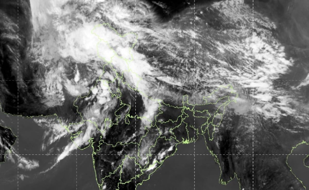 1,000-km Cloud Band Over India, Pak: What It Means For Weather This Weekend