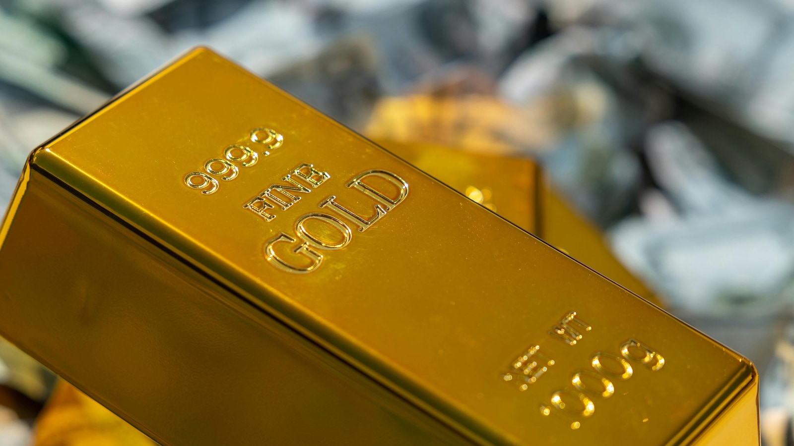 Gold Price Outlook: ICICI Bank Says Metal Can Hit $5,000 In 2026; Rs 1. ...