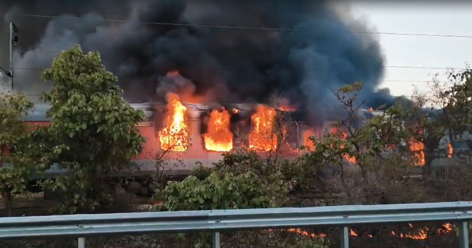 Rajdhani Express Fire: Massive Fire On Delhi-Bound Rajdhani Express In ...