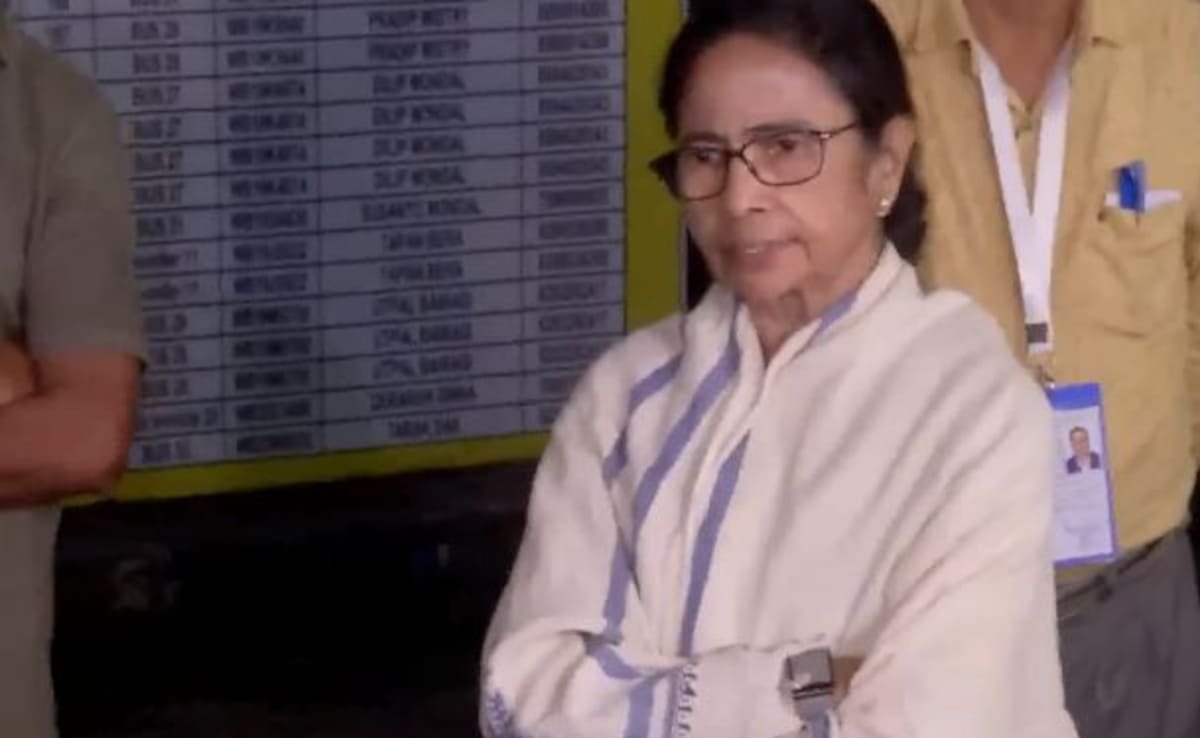 Mamata Banerjee Visits Bhabanipur Strongroom, Flags Counting Irregularities