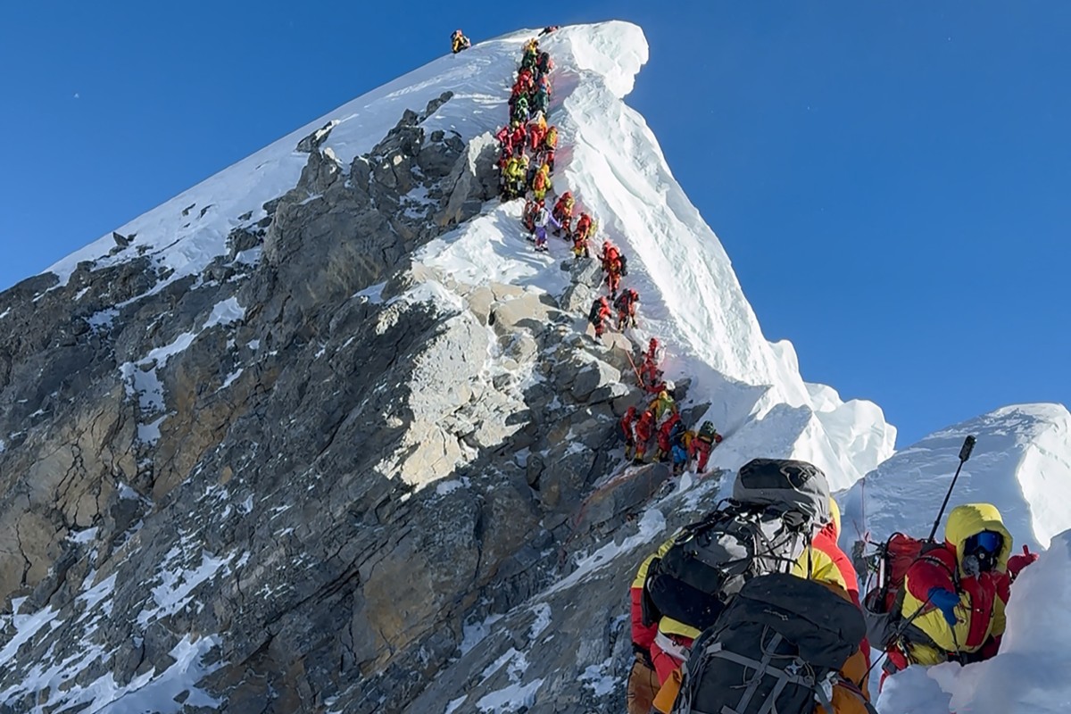 Mount Everest 2026 Sees Record Rush Over 1000 Climbers Summit Before Mount Everest 2026 Sees Record Rush Over 1000 Climbers Summit Before