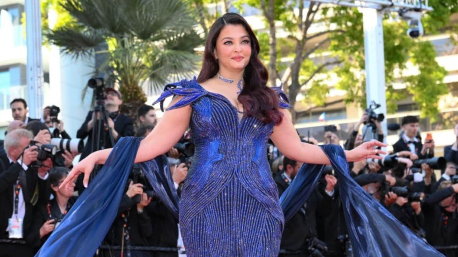 Aishwarya Rai Finally Takes Over Cannes Red Carpet In A Stunning Blue ...