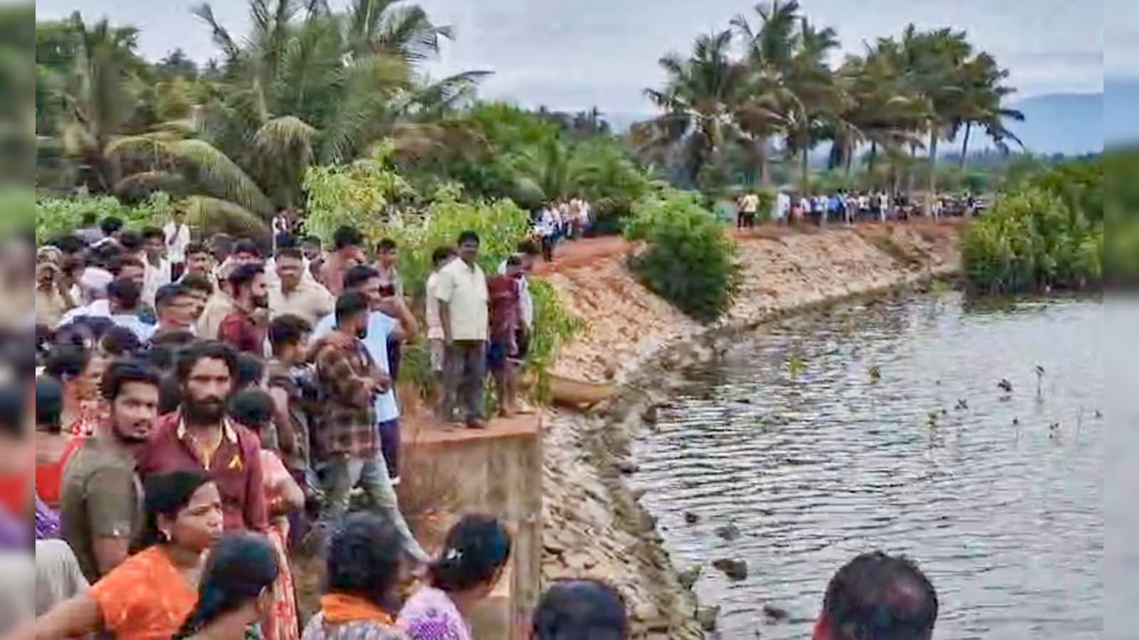 Eight Drown While Collecting Mussels In River In Karnataka