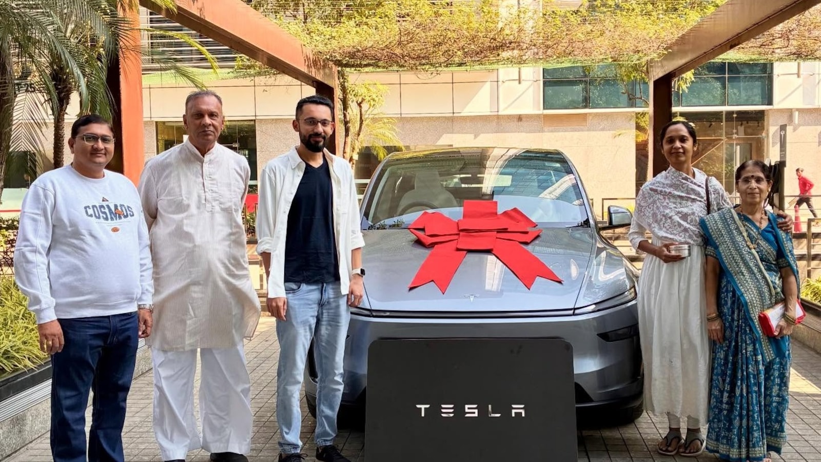 6 Seats, 681 Km Range: Tesla Begins Deliveries Of Rs 62 Lakh Model Y L ...