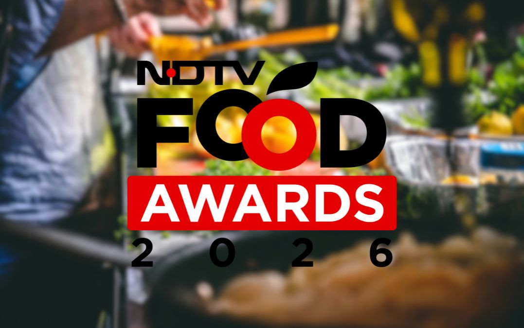Viral Video Shows The Most Caring Chole Kulche Wale Bhaiya And Foodies ...