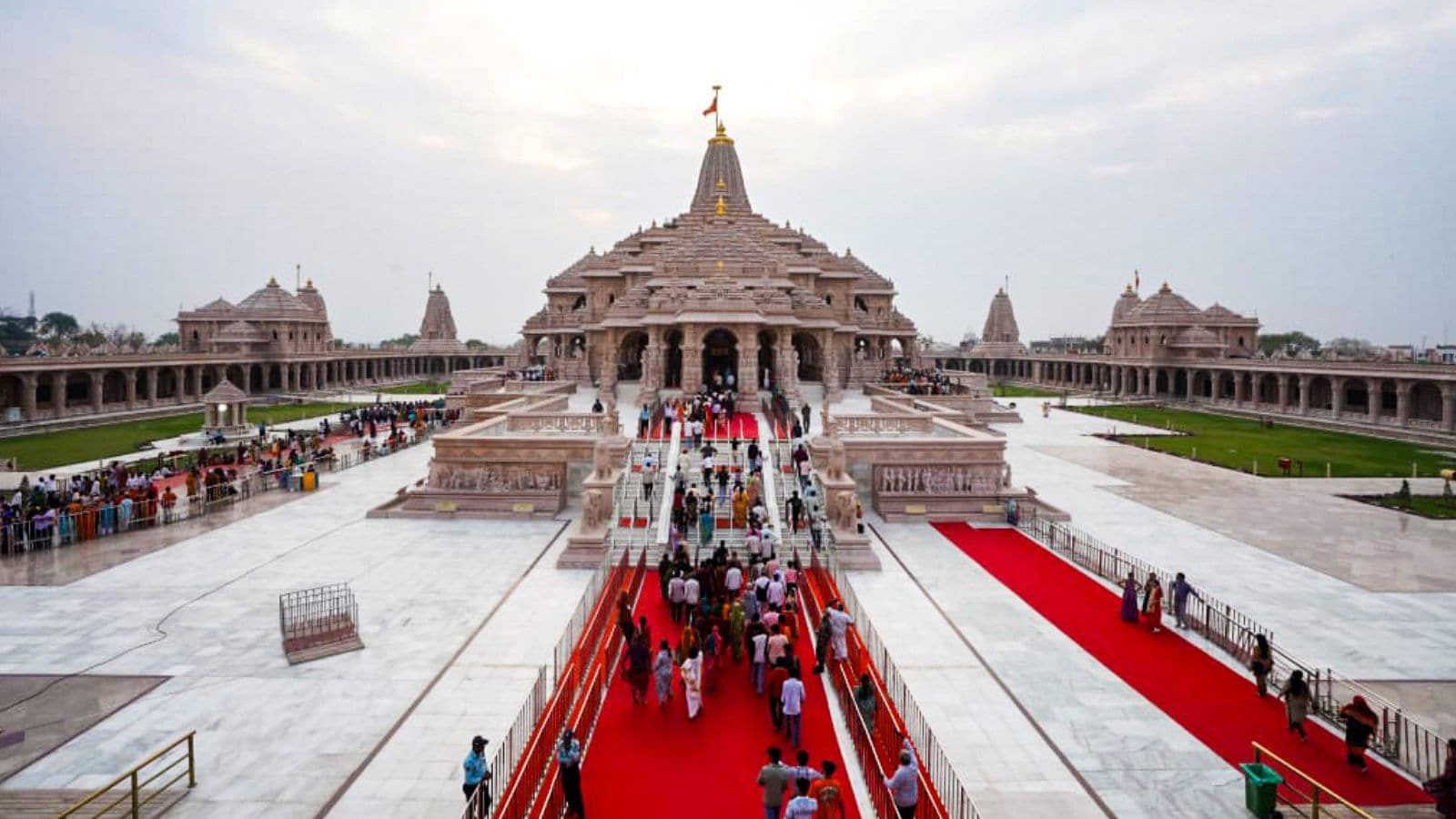 राम मंदिर दान विवाद: मंदिर ट्रस्ट भंग करने और CBI जांच की मांग, पुजारी ...