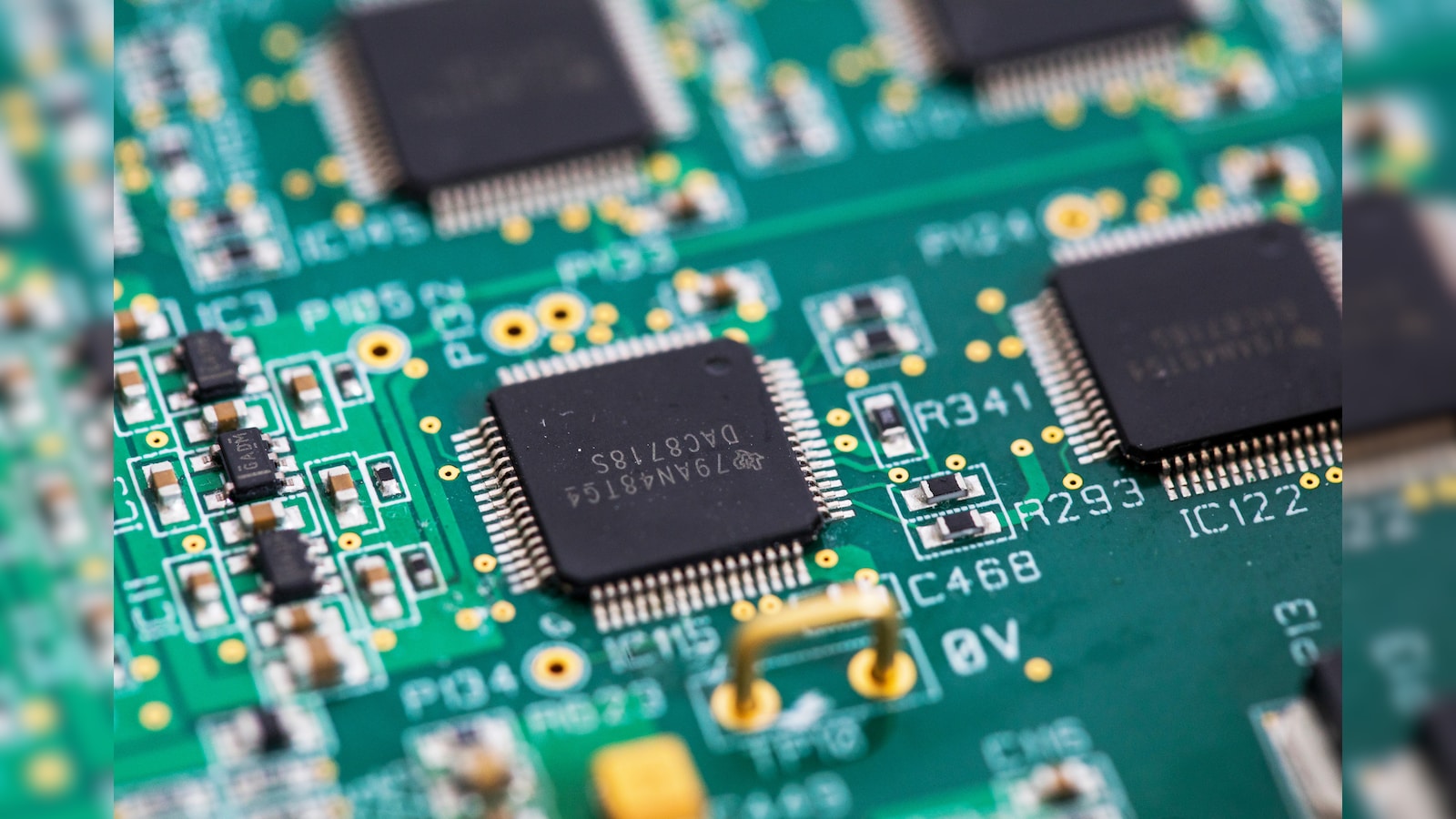 Soaring iPad, Xbox Prices Reveal Pain of Memory Chip Mess