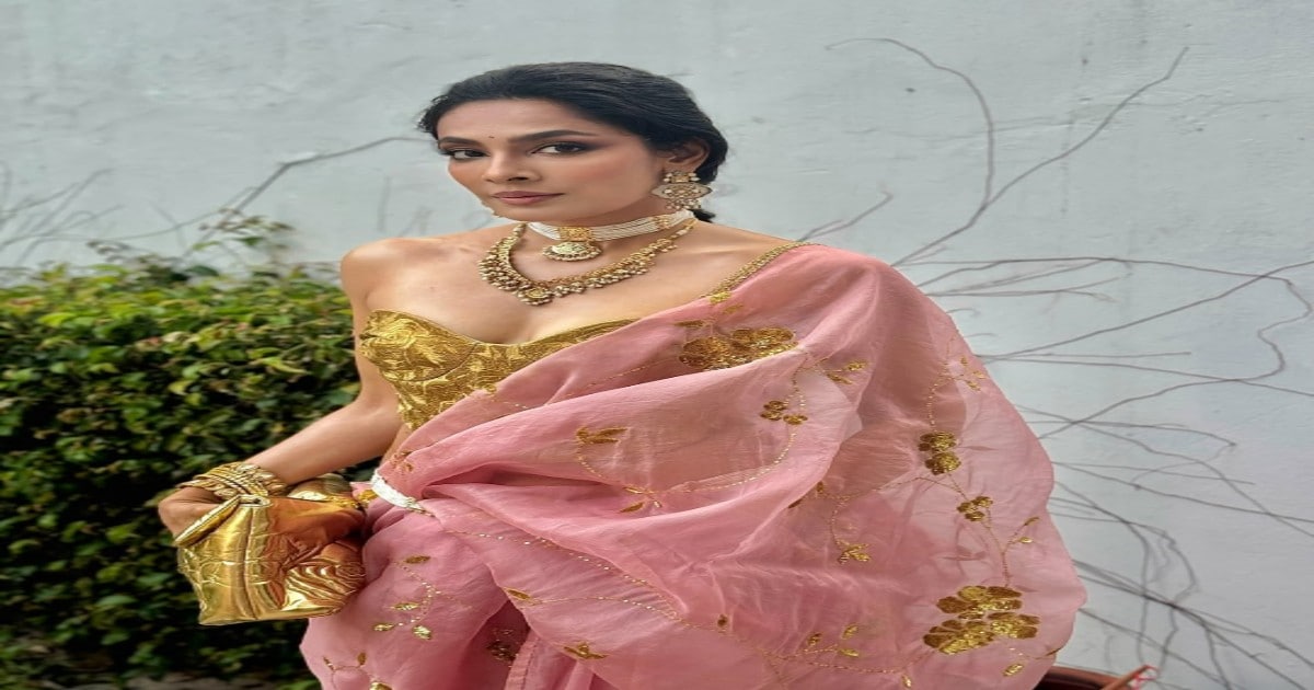 No One Styles a Pink Saree Better Than Ishita Mangal