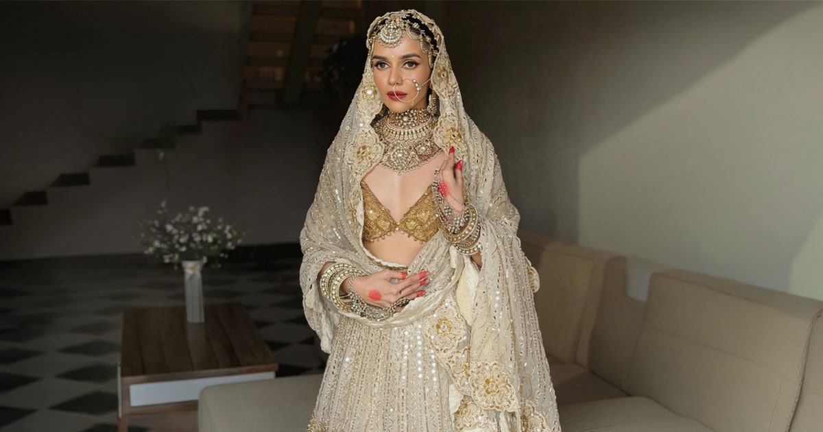 Komal Pandey Serves Regal Glam in Intricate Gold Ethnic Ensemble