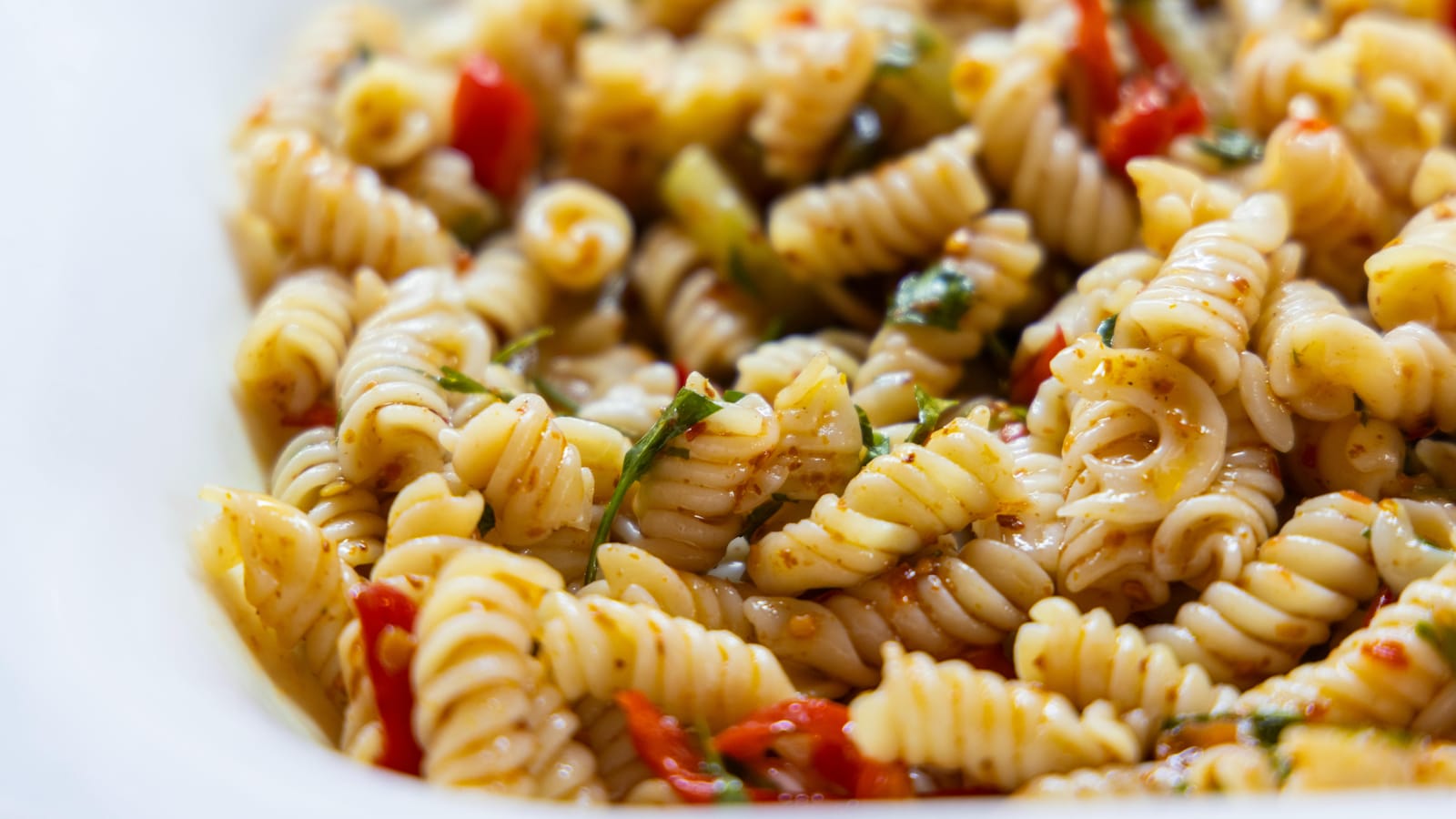 Healthy Pasta Recipe: बिना क्रीम और चीज के बनाएं तोरई वाला क्रीमी ...