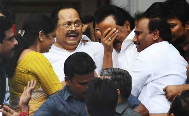 Karunanidhi Death: MK Stalin Breaks Down On Hearing Madras High Court Ruling On Father's Burial