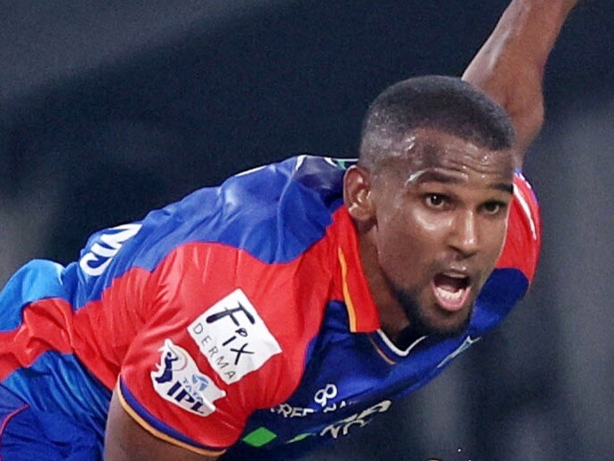 लिजाड विलियम्स की फ्लॉप गेंदबाजी... पहले बरसे रन, फिर टपकाया फ‍िल सॉल्ट ...