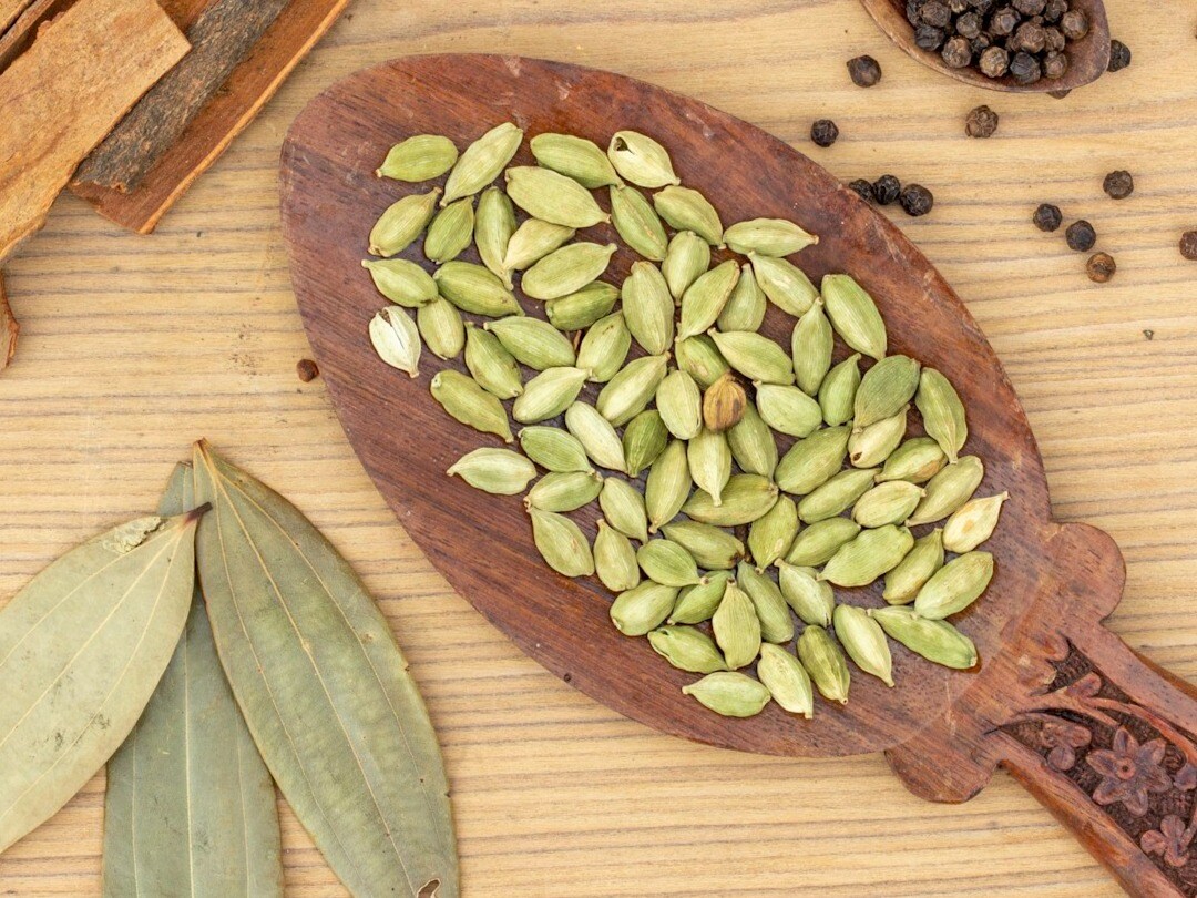 इन लोगों के लिए वरदान है इलायची का छिलका, बस ऐसे करें इस्तेमाल