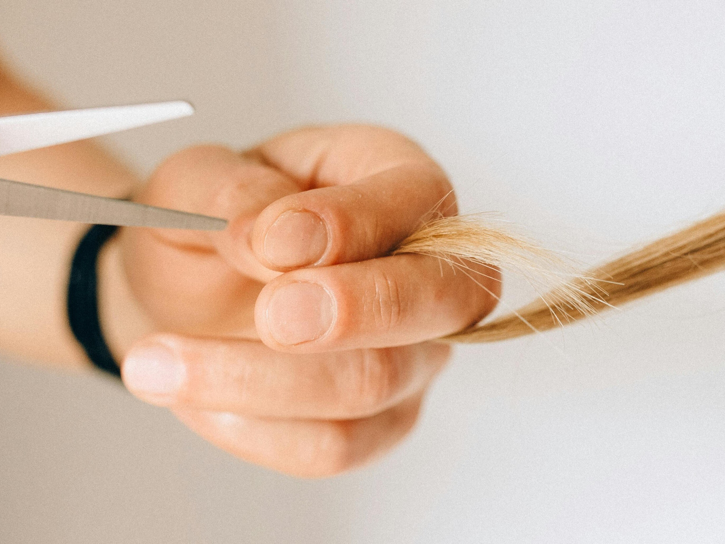 दोमुंहे बालों (Split Ends) से कैसे पाएं आसानी से छुटकारा?