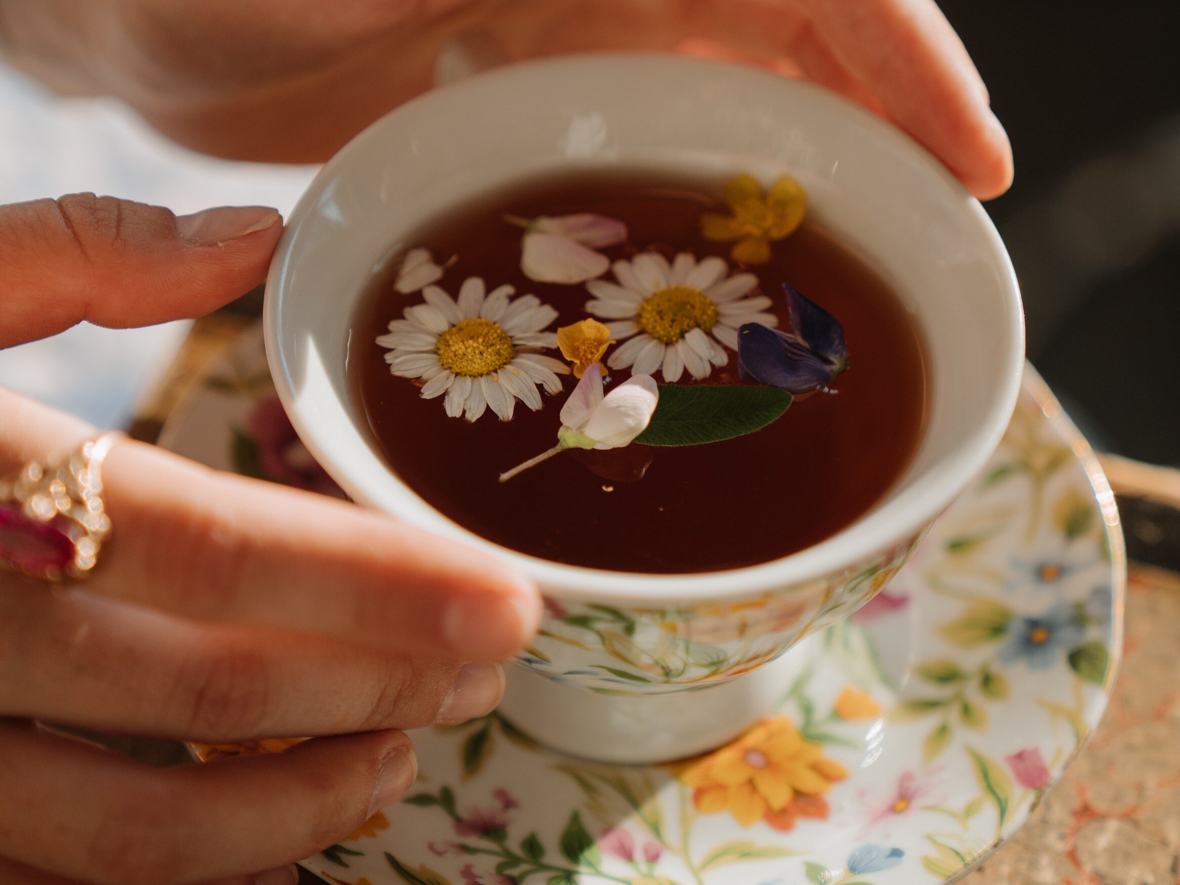 5 Mind Blowing Health Benefits Of Chamomile Tea