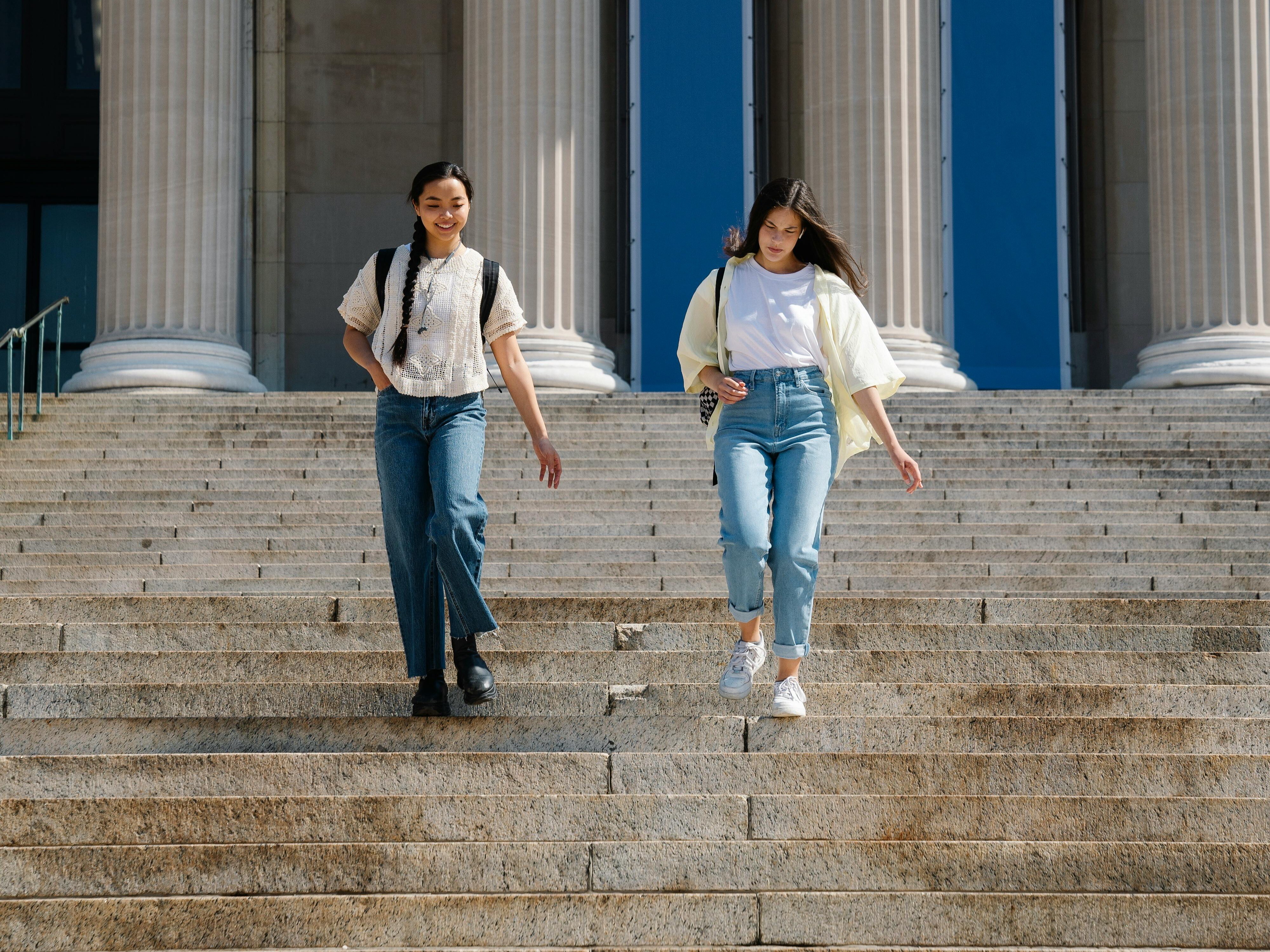 8 Cool College Outfits For Girls