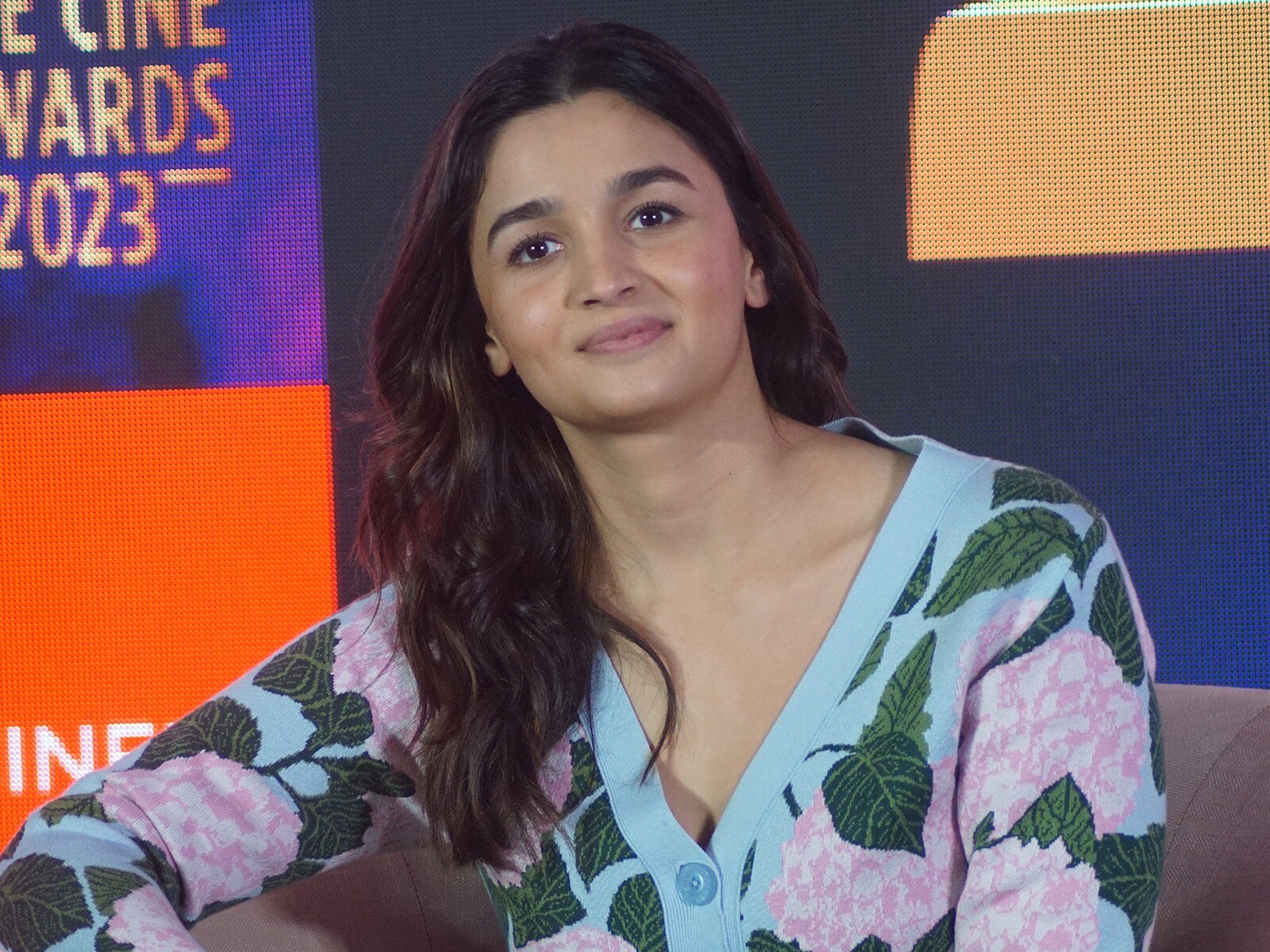 मदर्स डे पर एक मां ने दूसरी मां पर लूटाया प्‍यार, ममता दिखाने का ये स् ...